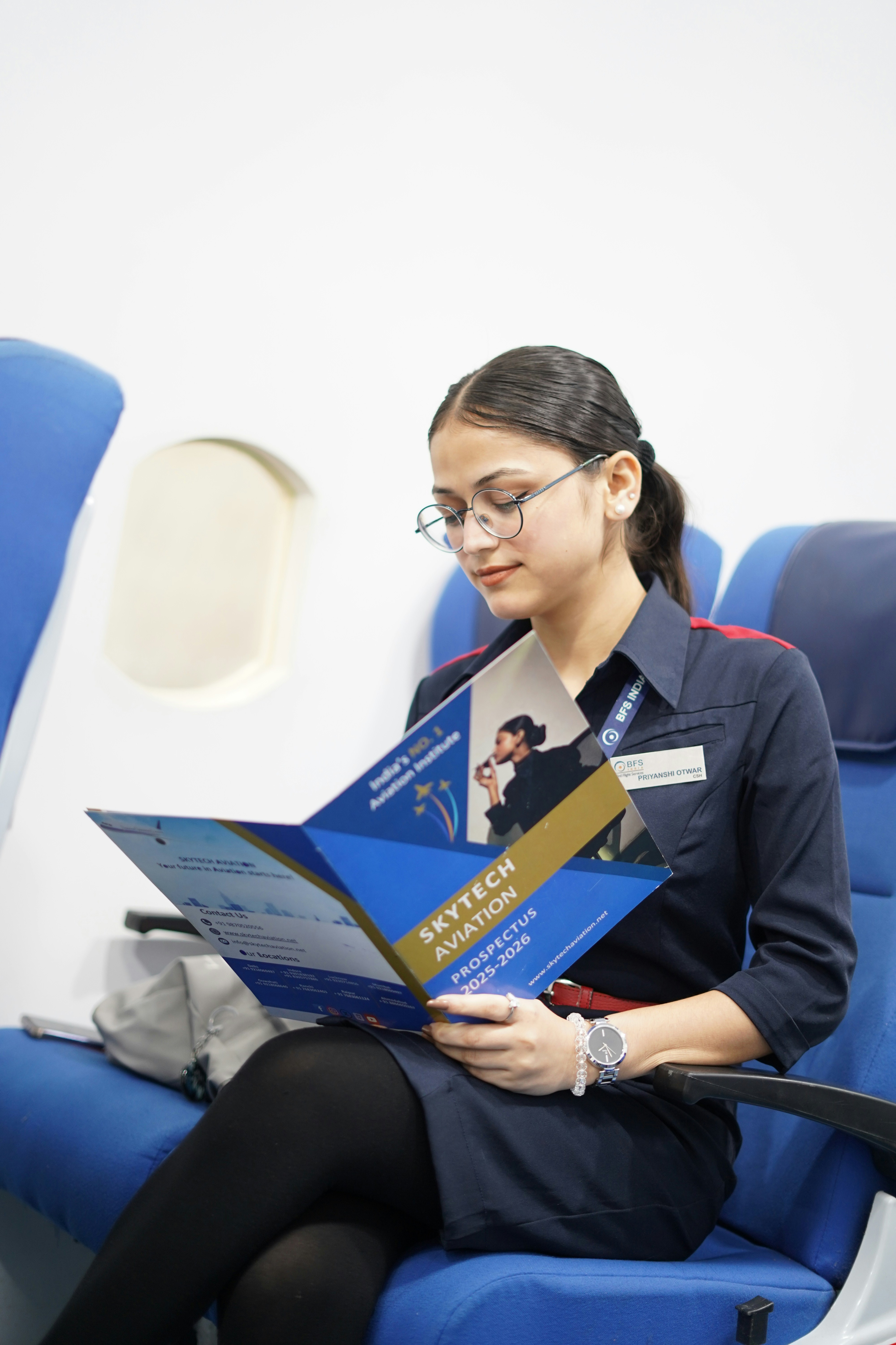 Young woman reading aviation prospectus on airplane seat. photo – Free ...