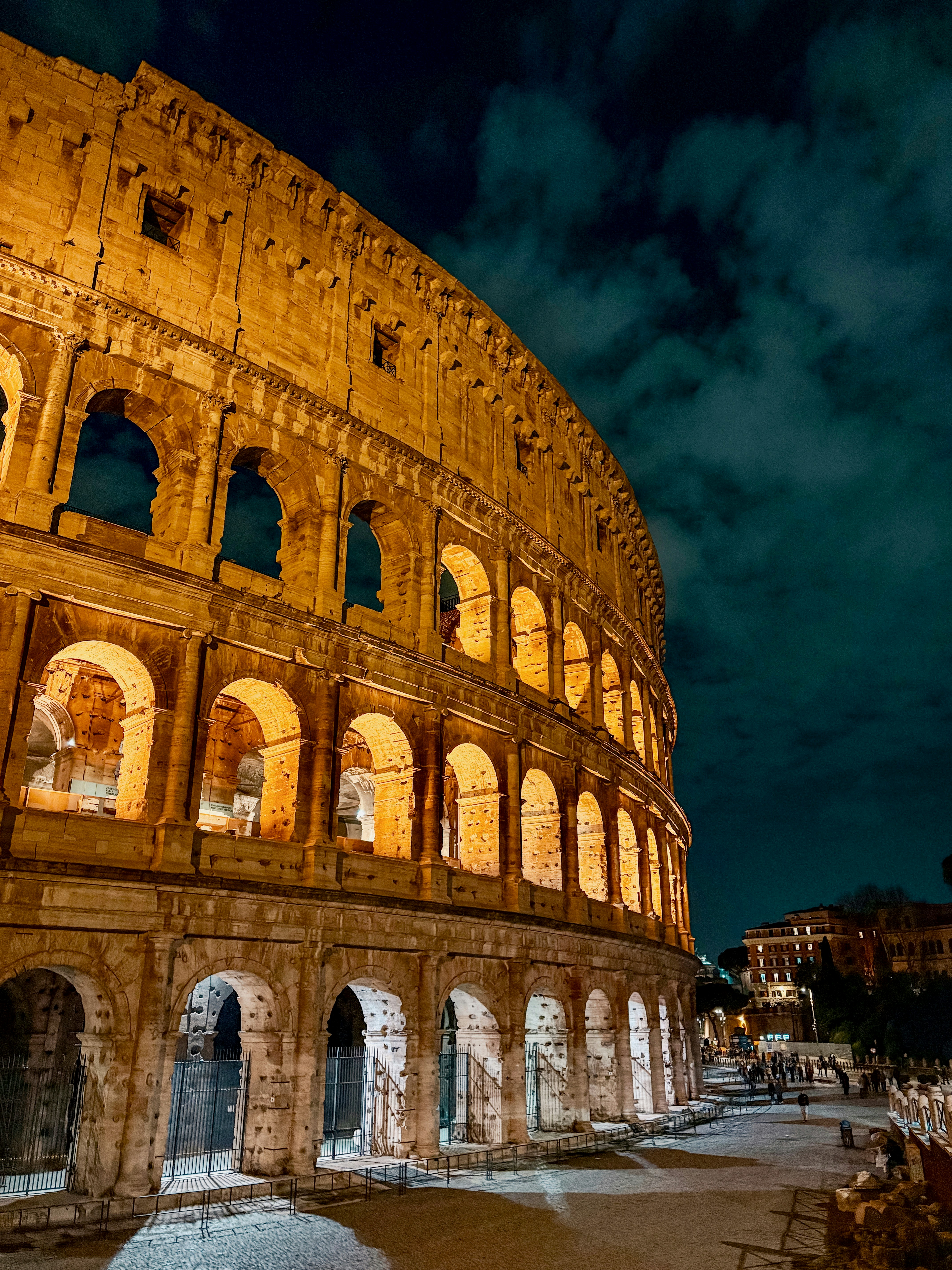 the colosseum at night
