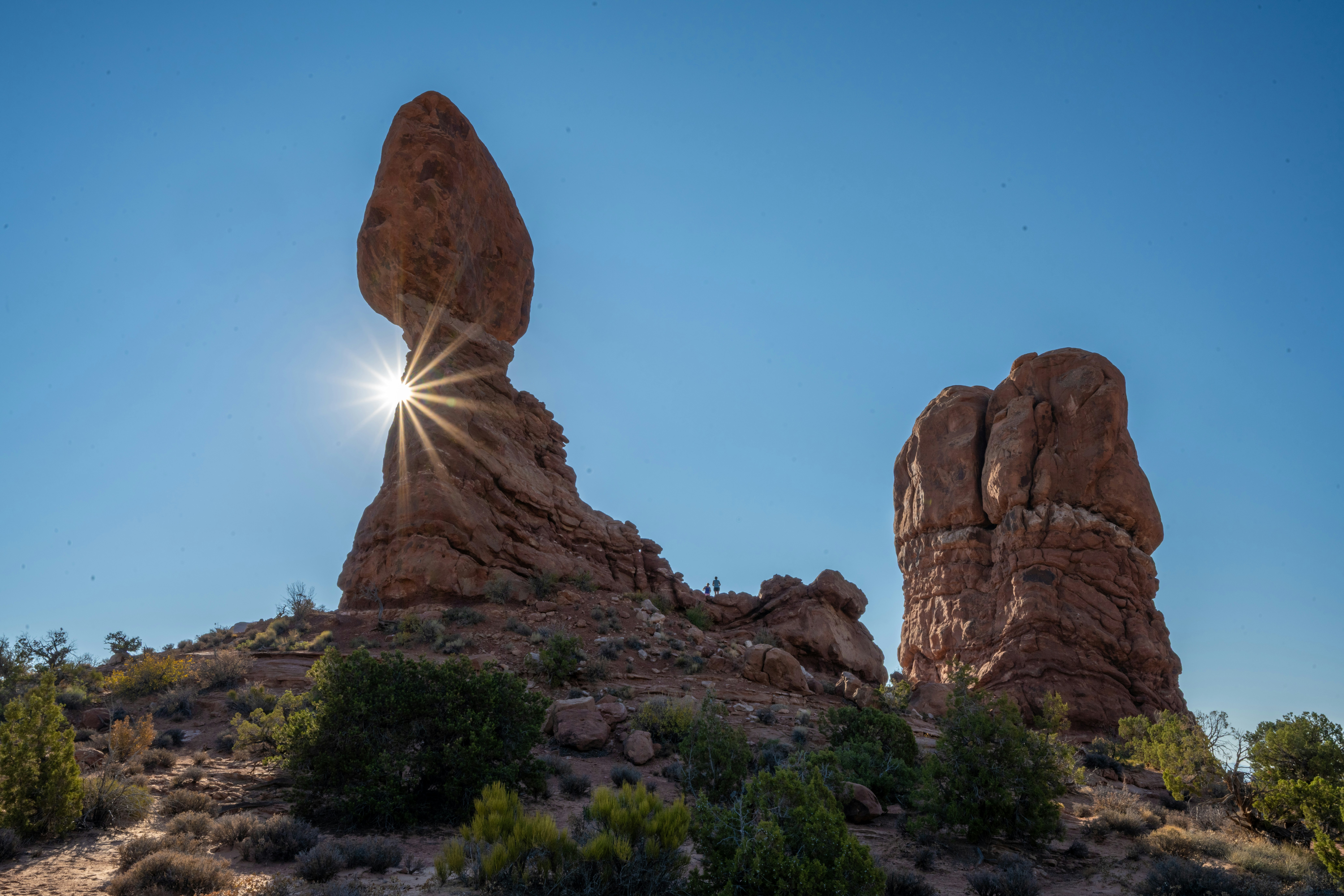 Sun shines behind balanced rock formation photo – Free Road trip Image ...