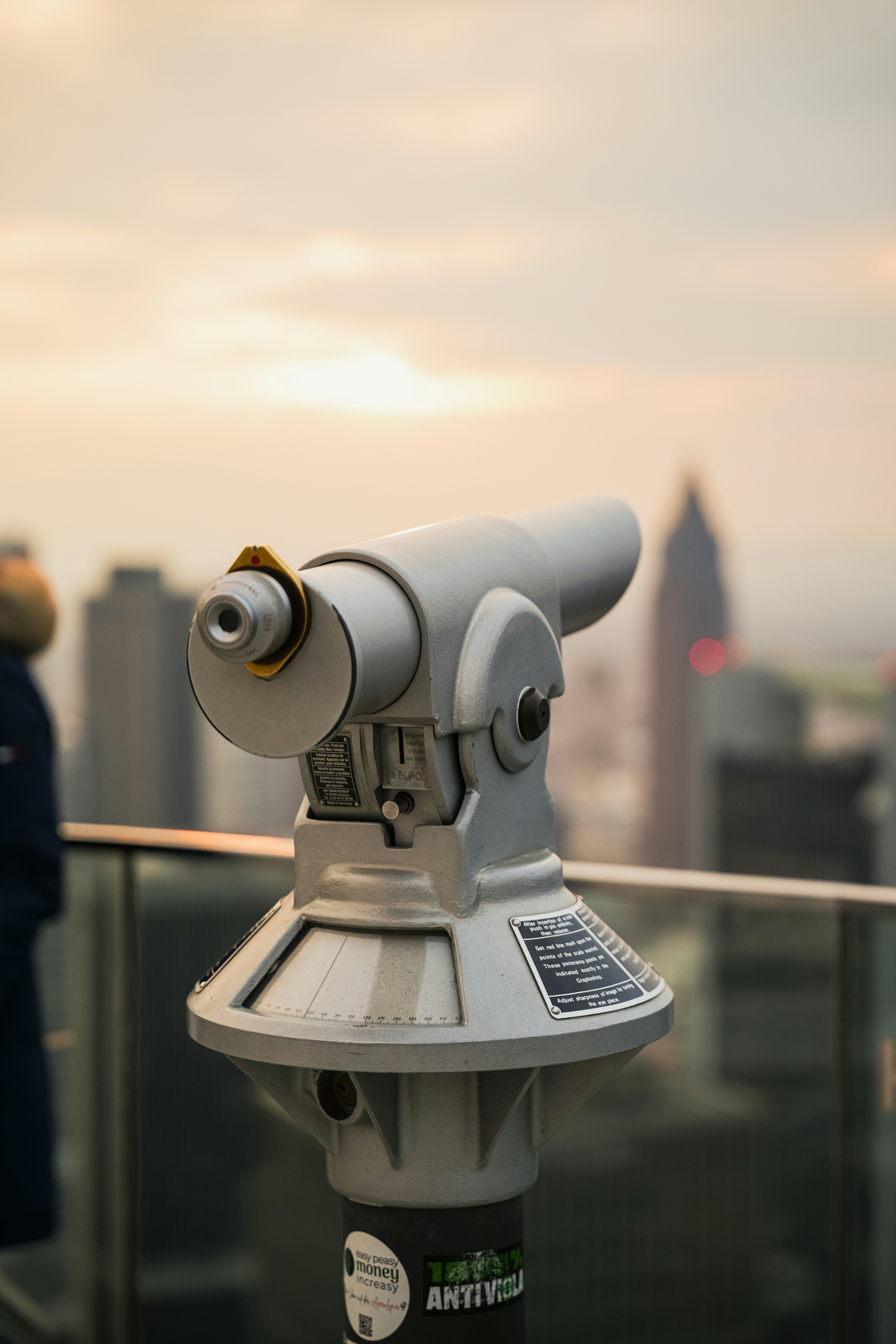Dusk Lookout: A Coin-Operated Viewfinder Framing a Quiet Cityscape