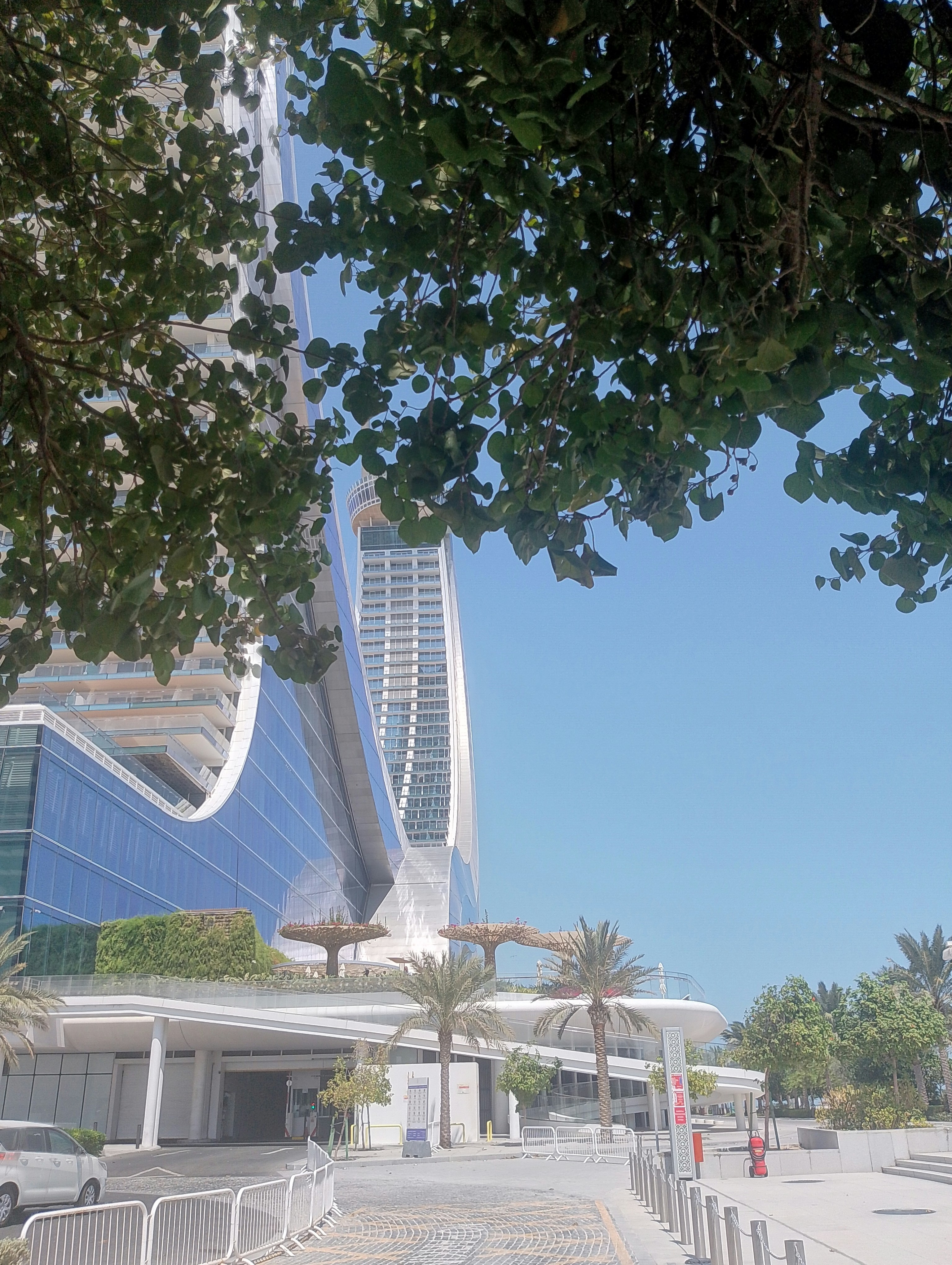 Front side adjacent to the sea