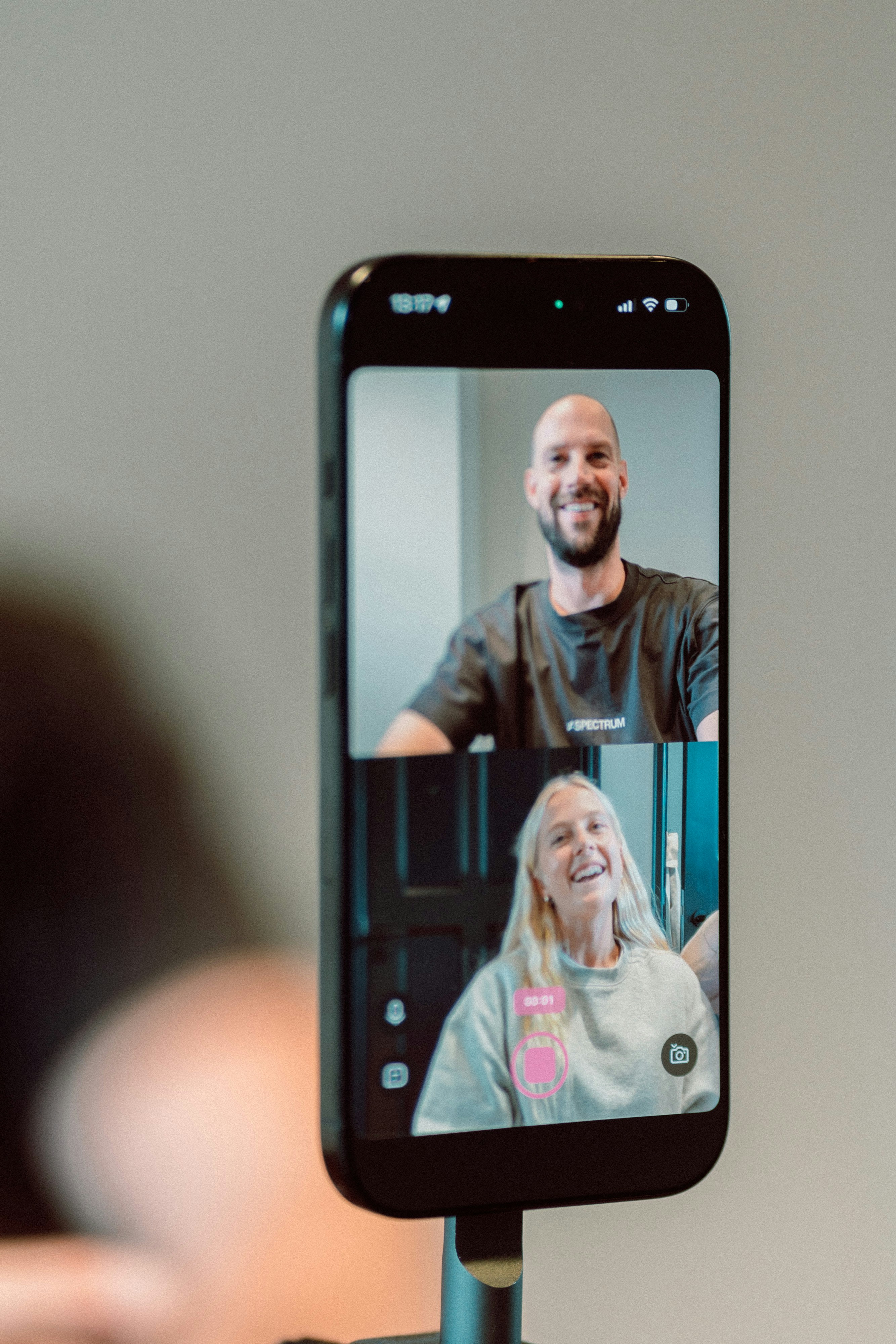 Two Faces, One Screen: A Casual Video Call Framed by a Slim Smartphone