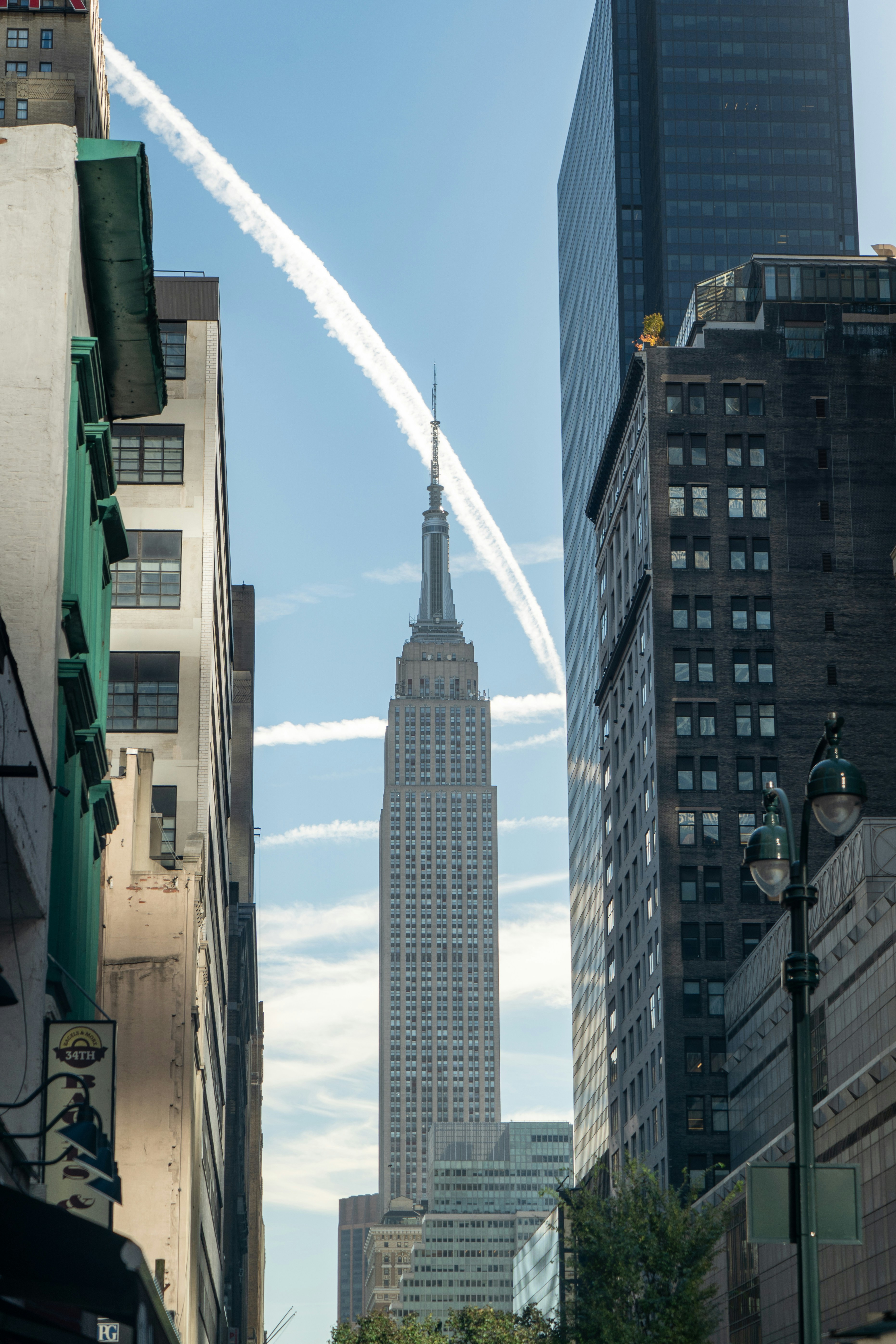 Contrail Convergence Over the Empire State
