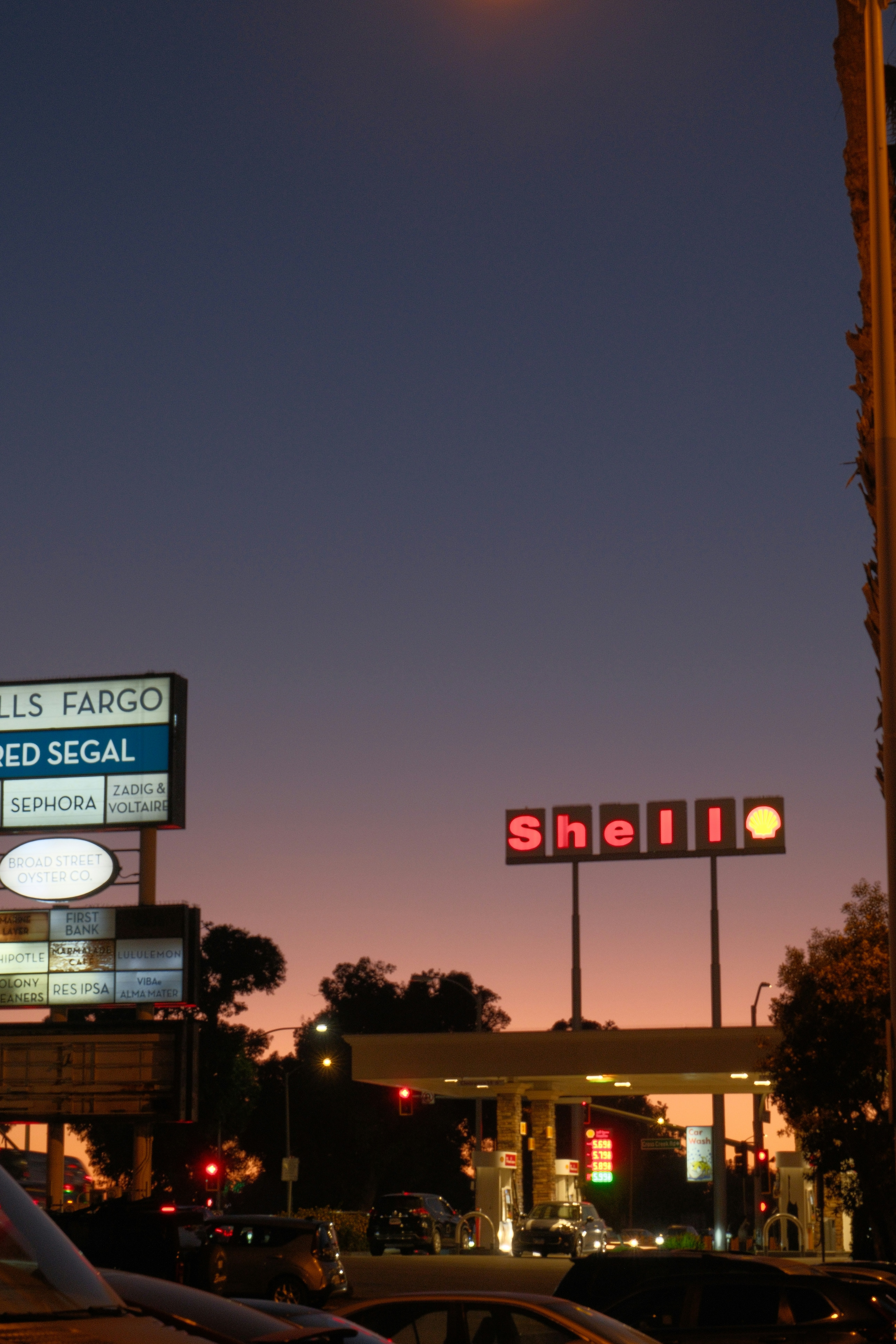 Shell Sign at Dusk: Neon Letters and Quiet Street Pulse