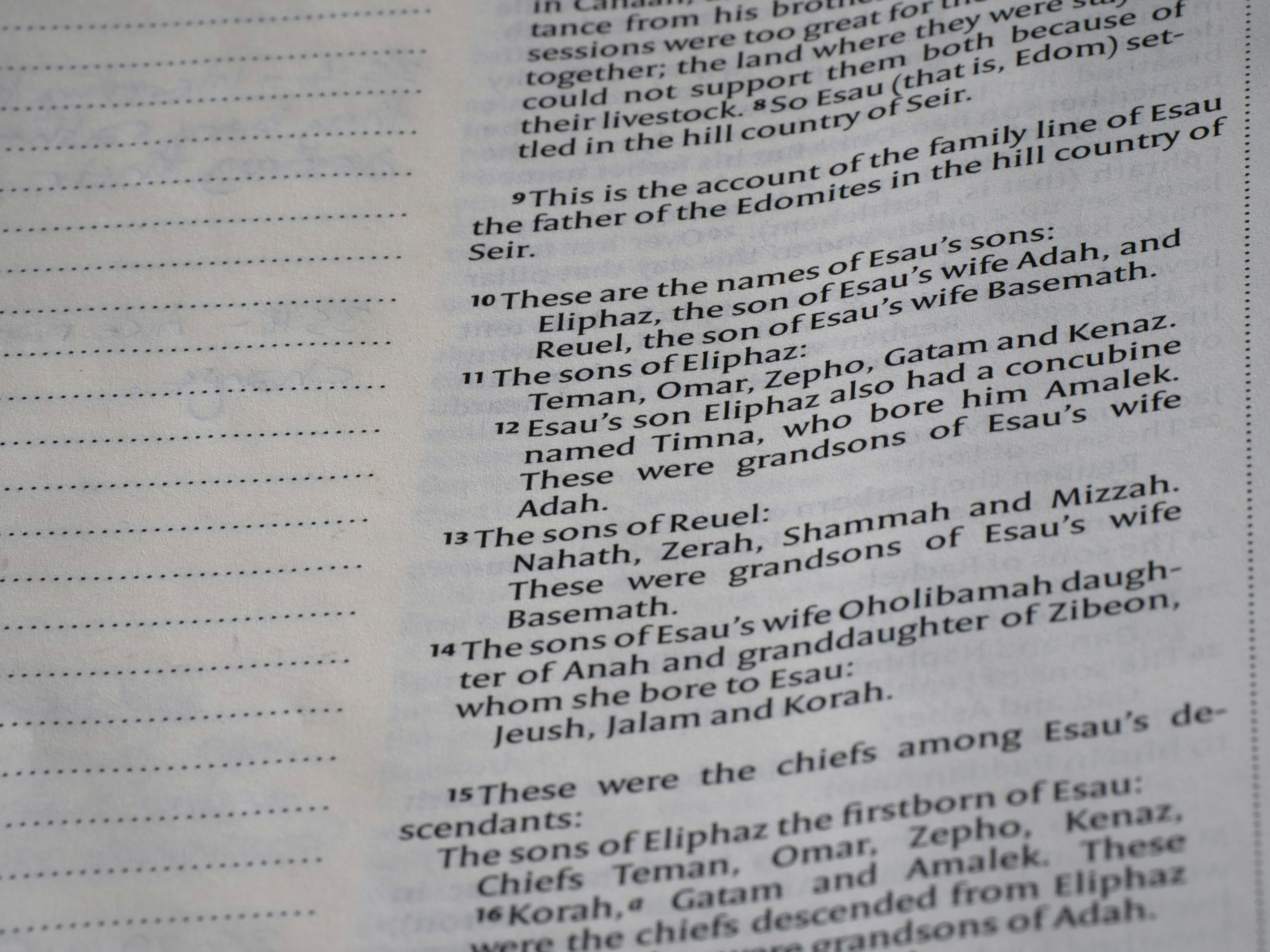 Close-up of text in a book with lines. photo – Free Book Image on Unsplash