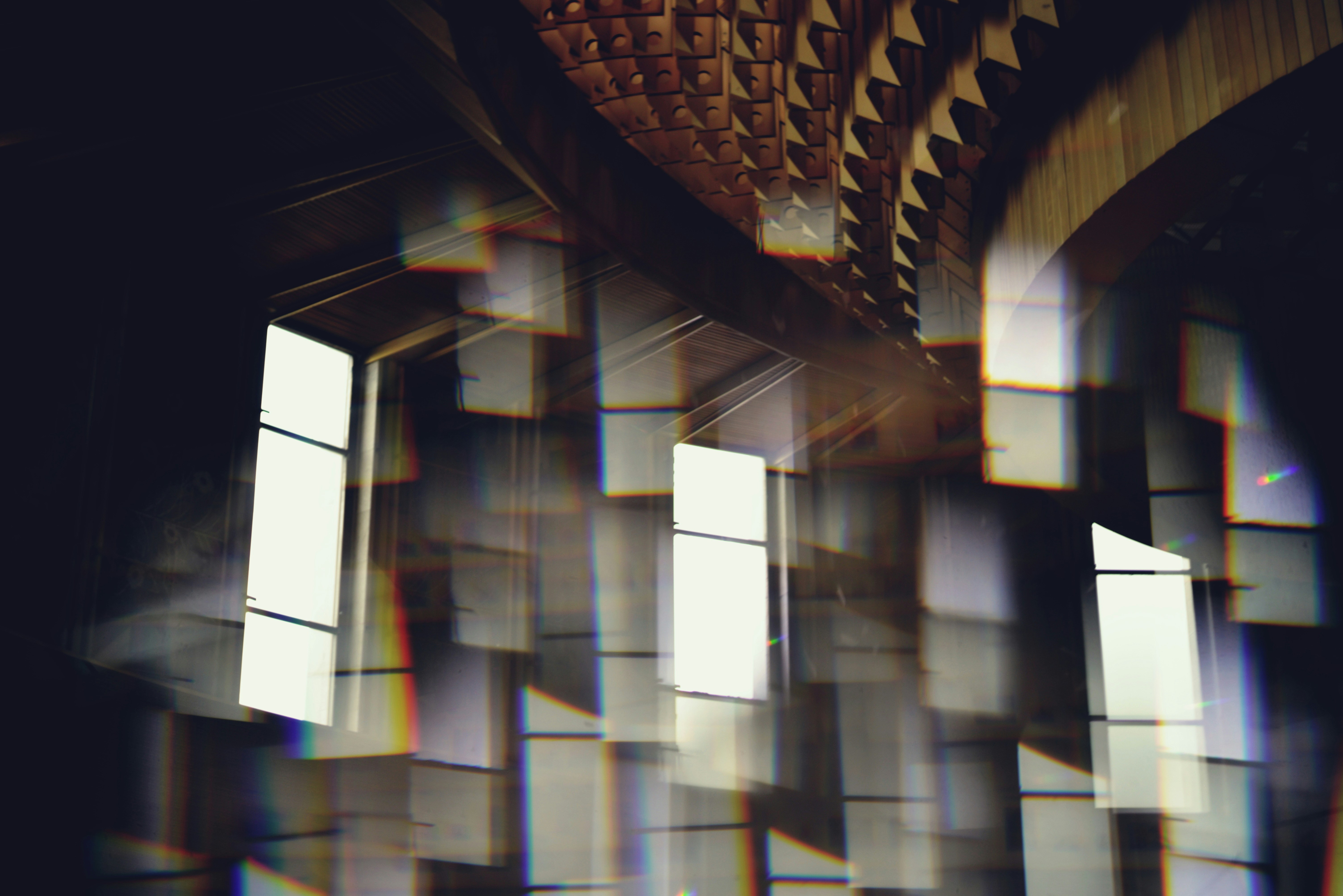Prismatic Lattice: Light Fragments Across an Atrium Geometry