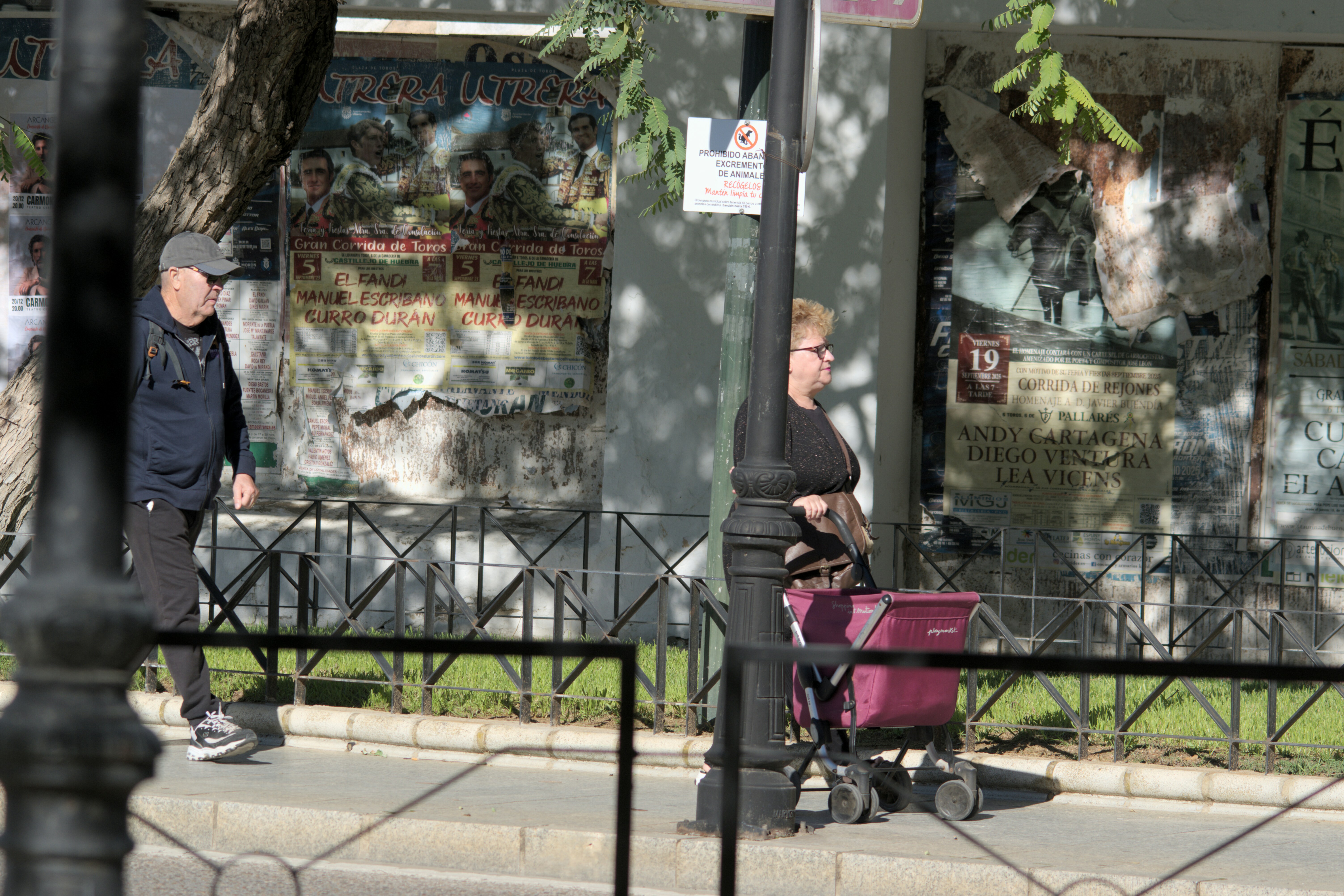 This an intentional capture of people in the street. I just placed myself in a plave and shot ordinary people passing by
