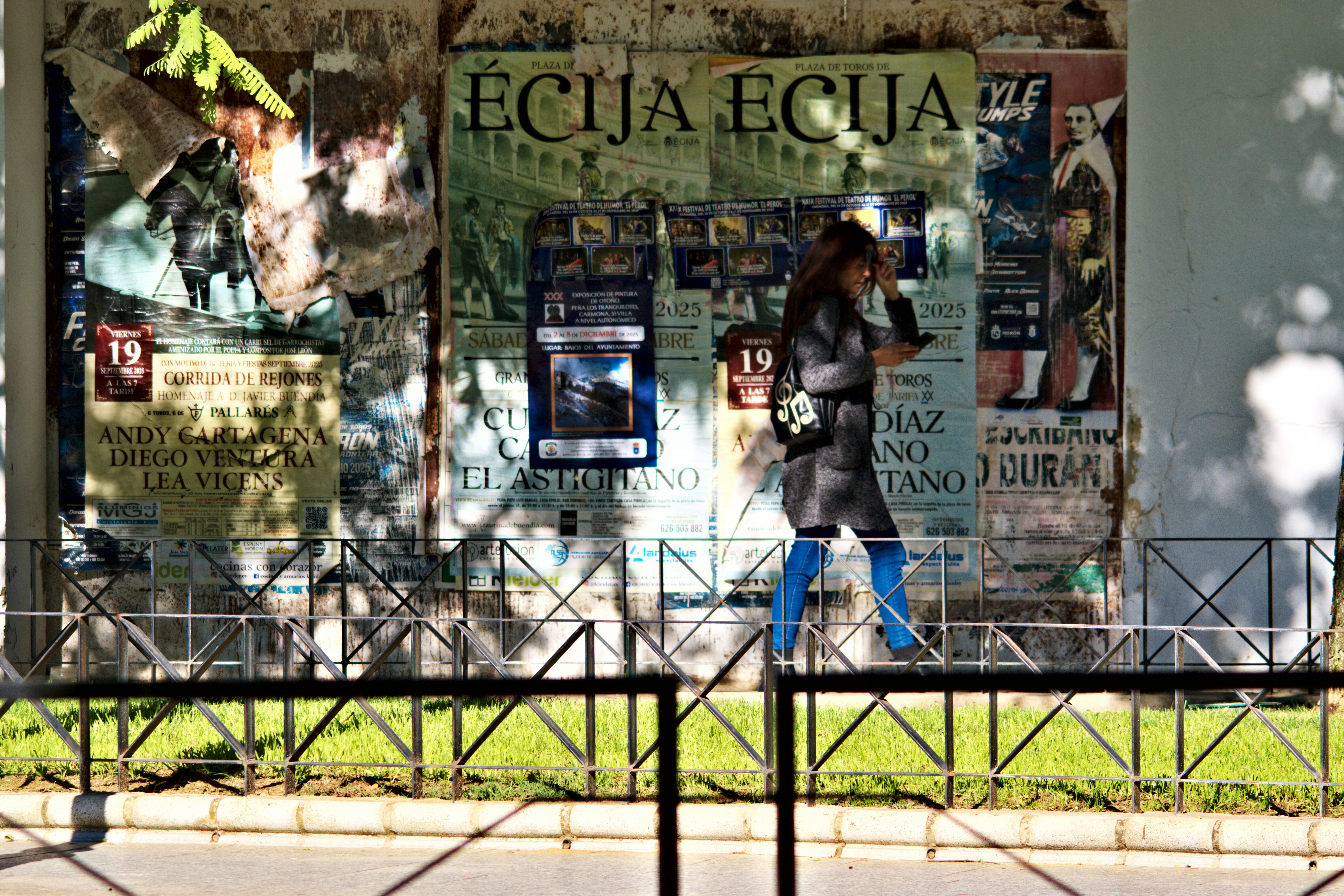This an intentional capture of people in the street. I just placed myself in a plave and shot ordinary people passing by