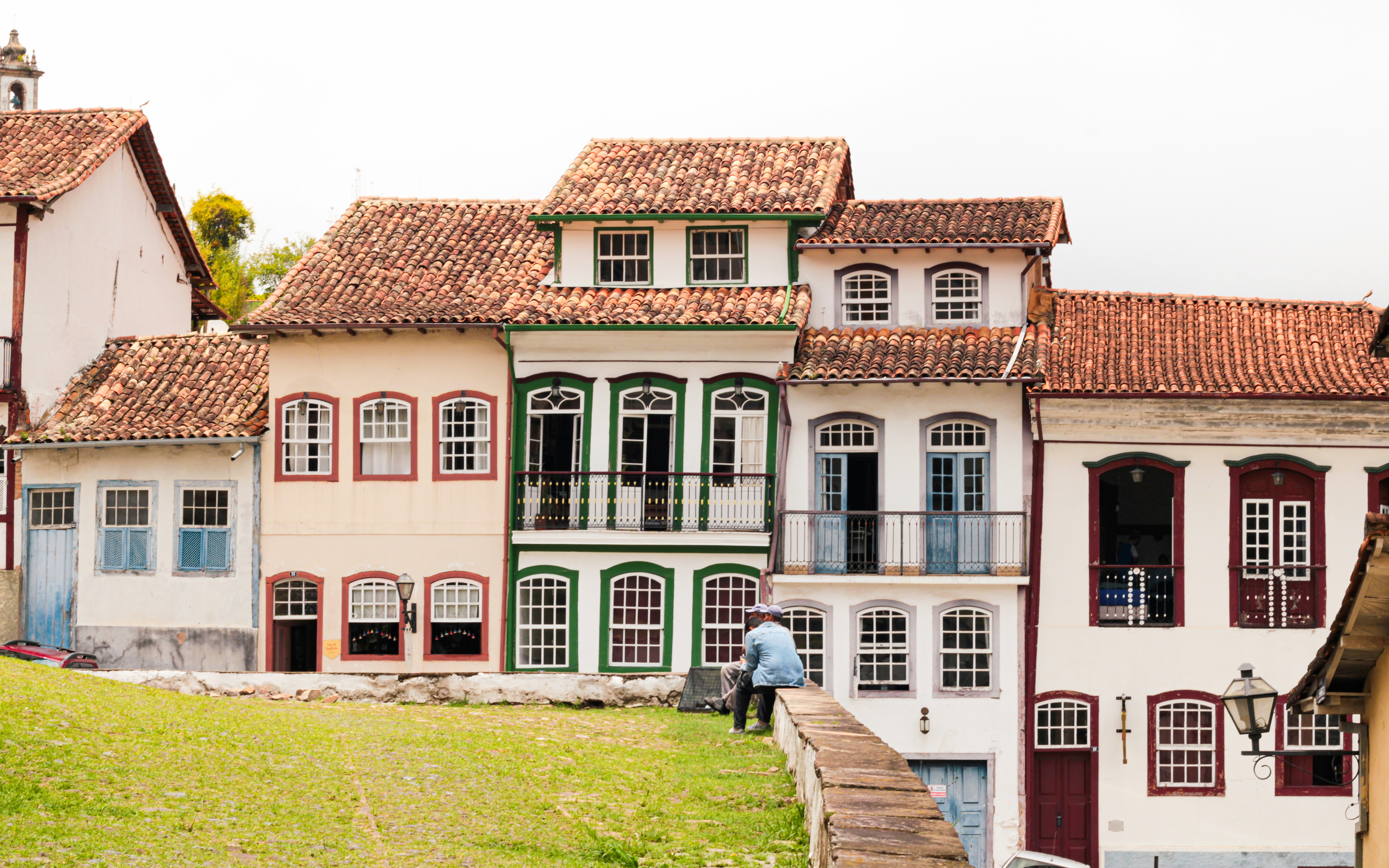 Pastel Townhouses and a Quiet Moment Along a Curved Wall
