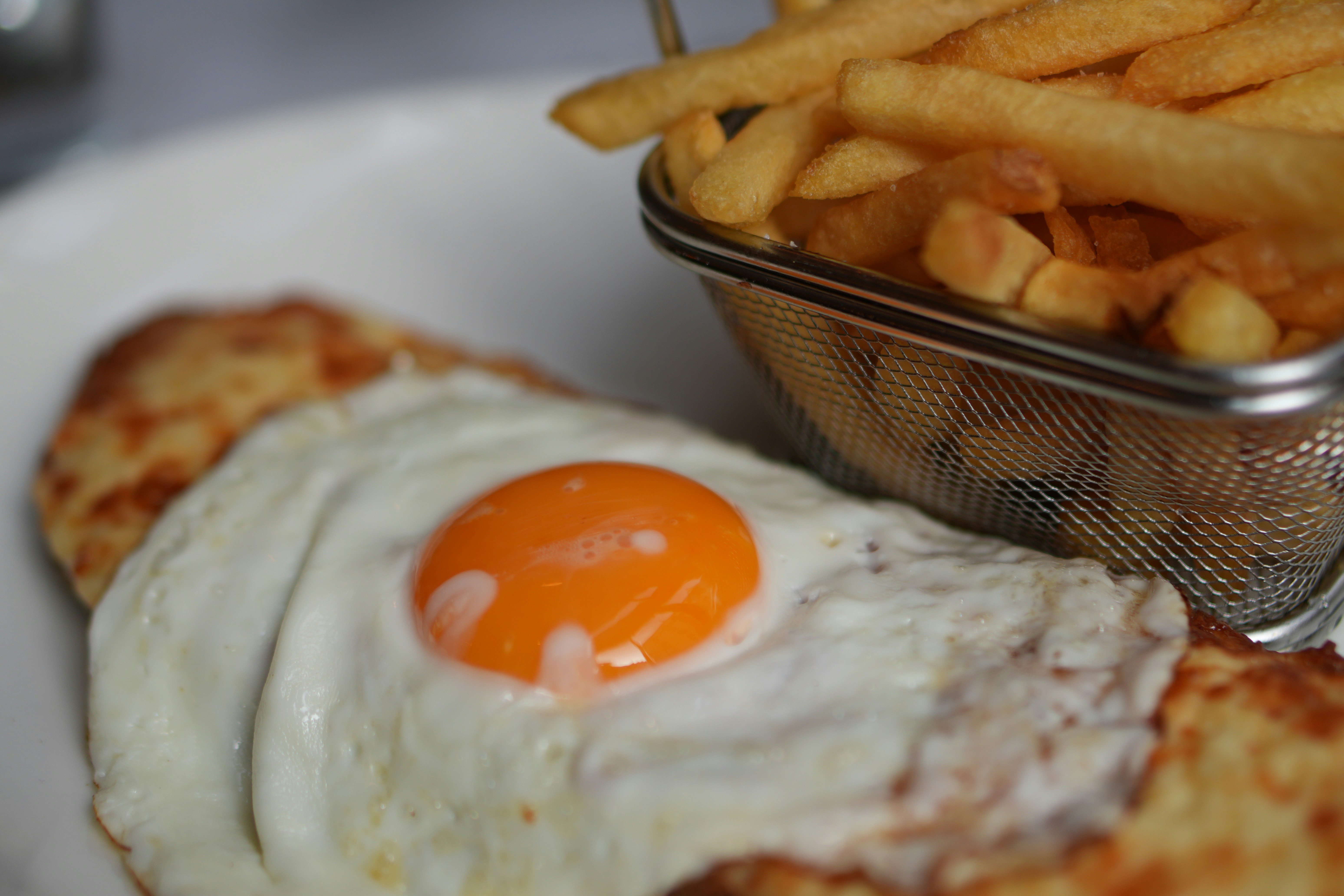 Sunny Side Focus: A Crispy Fry-Up with Golden Egg and Fries