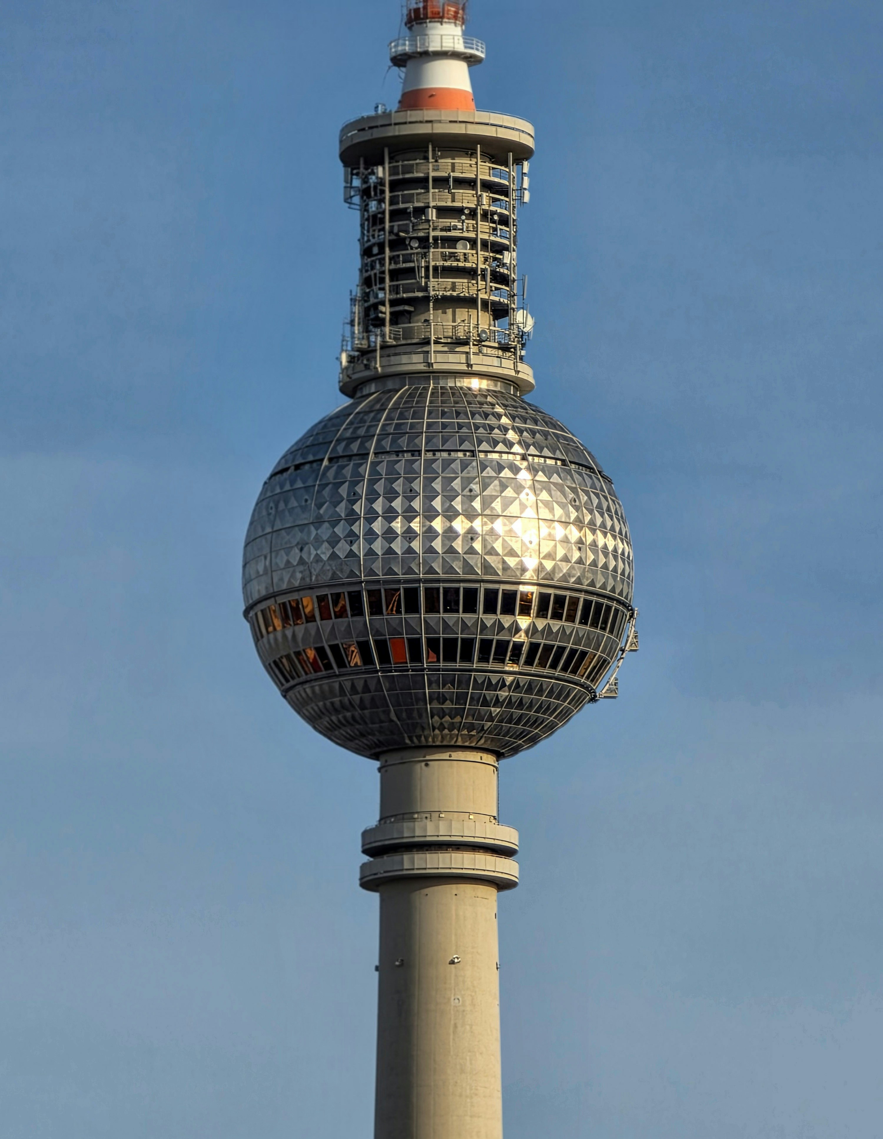 Berlin's weltbekannter Fernsehturm, fotografiert vom Auswärtiges Amt.