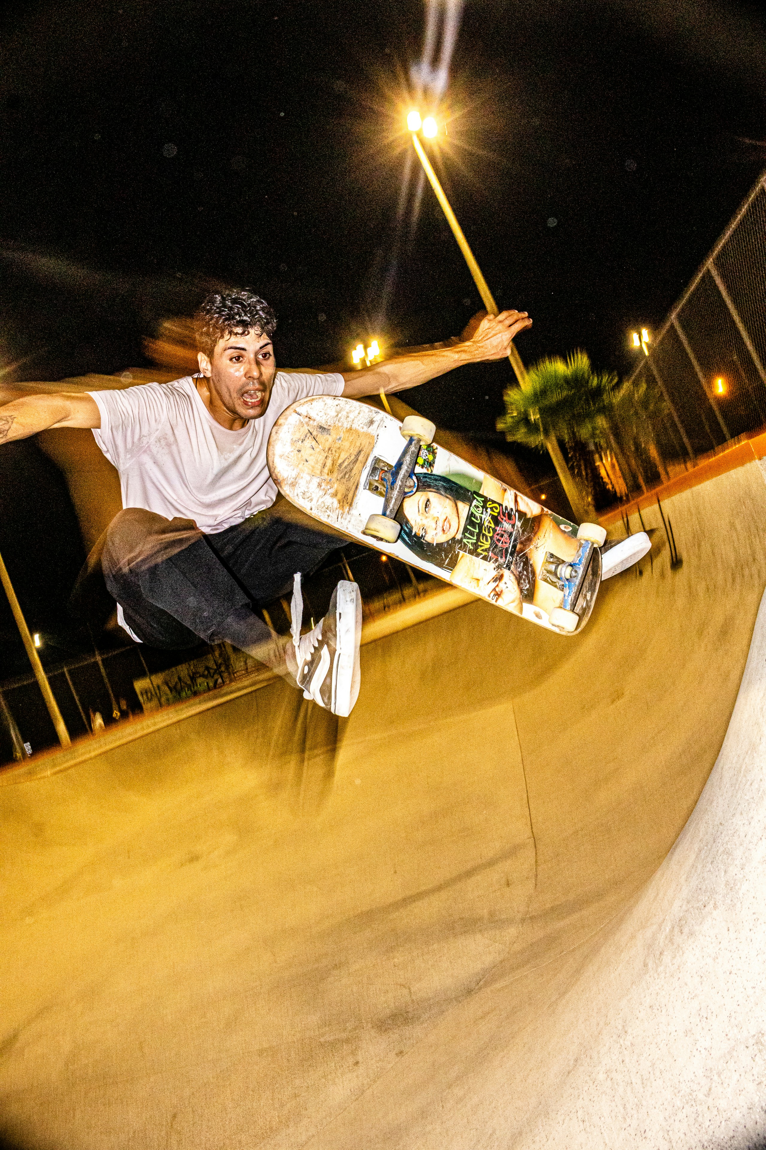 Intense nocturnal skate, a fleeting moment of airborne freedom.