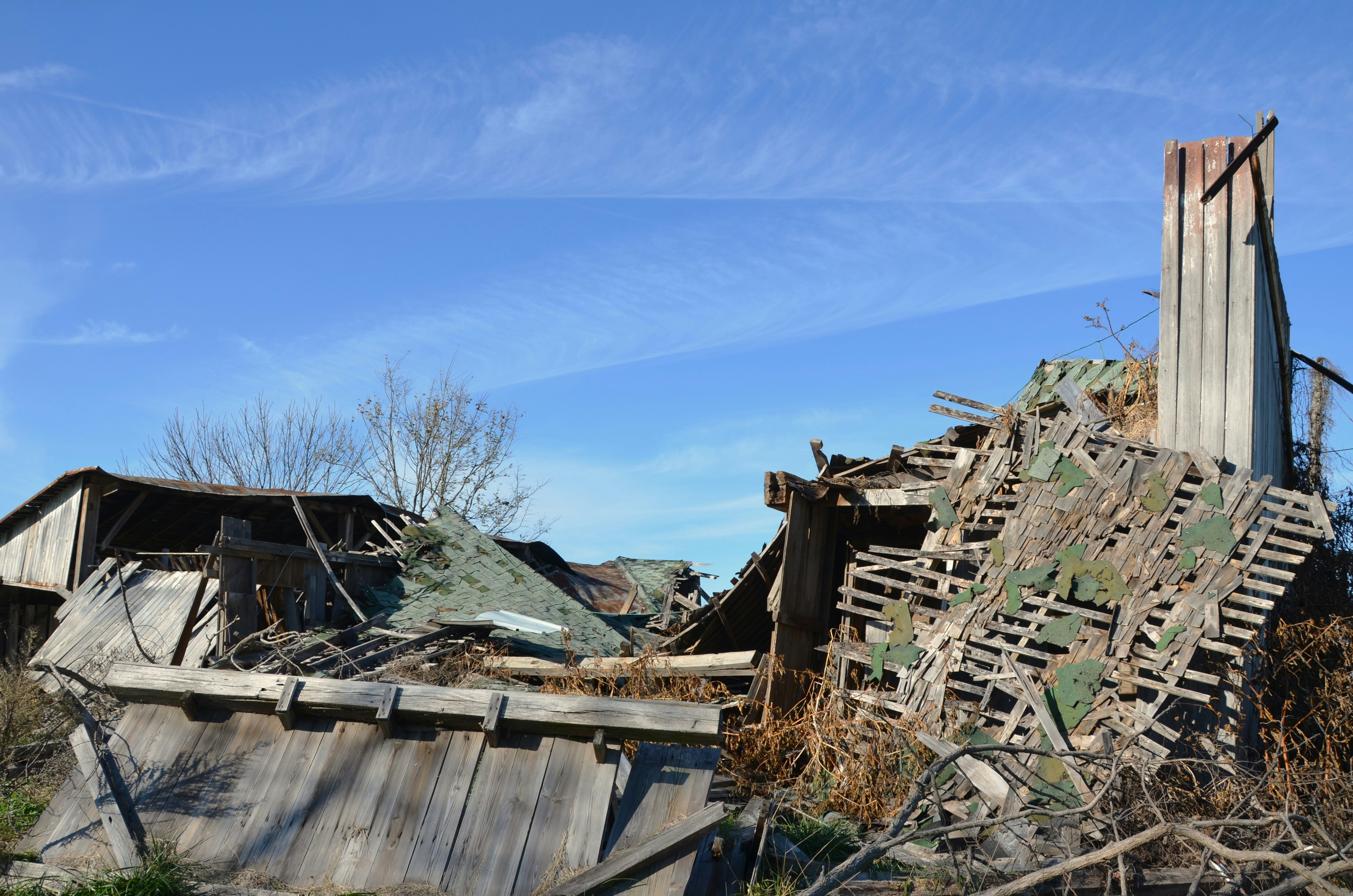 Ruined wooden building under a clear blue sky. photo – Free Natural ...