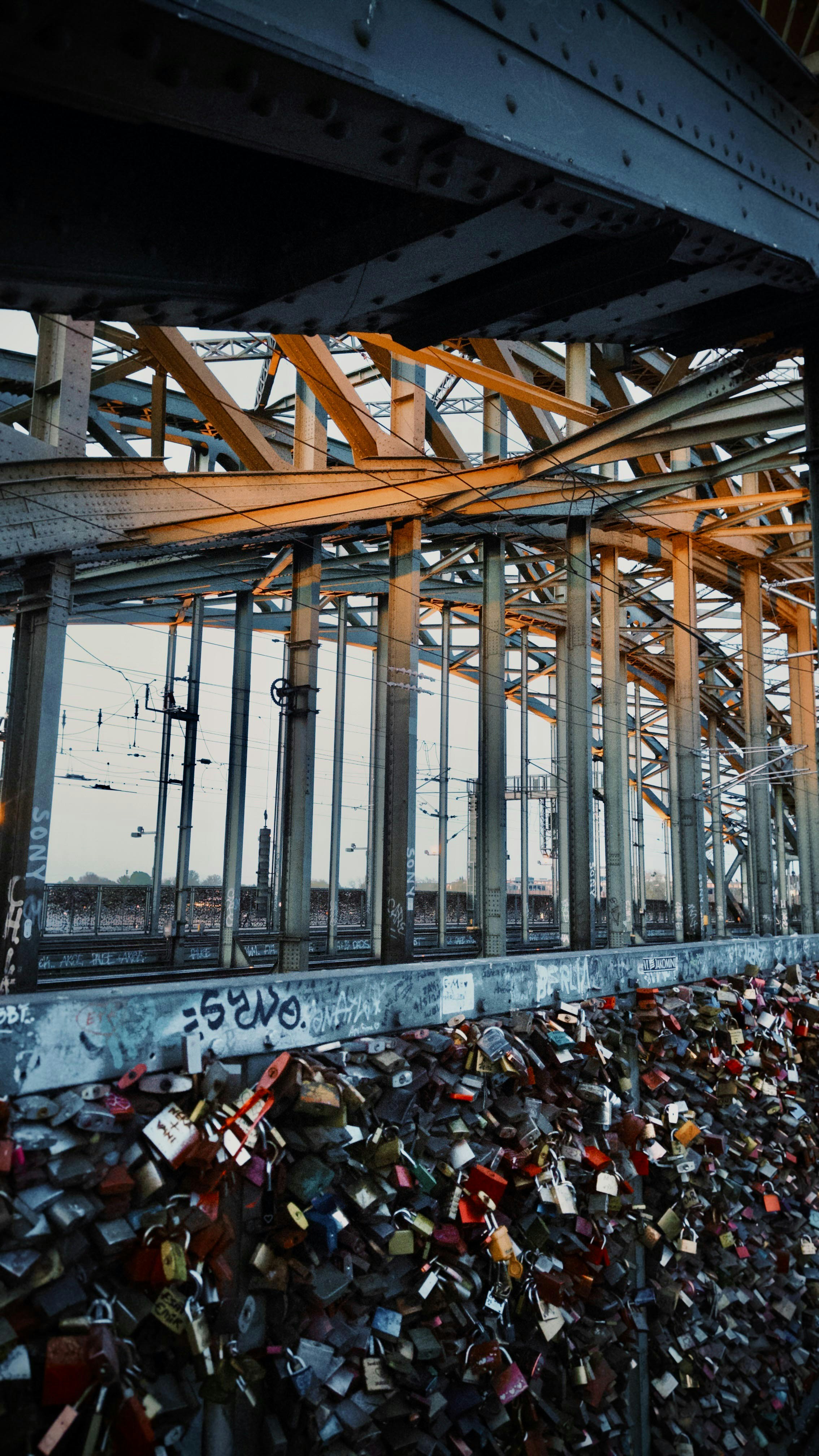 Underbridge Lattice: a mosaic of steel beams and love locks