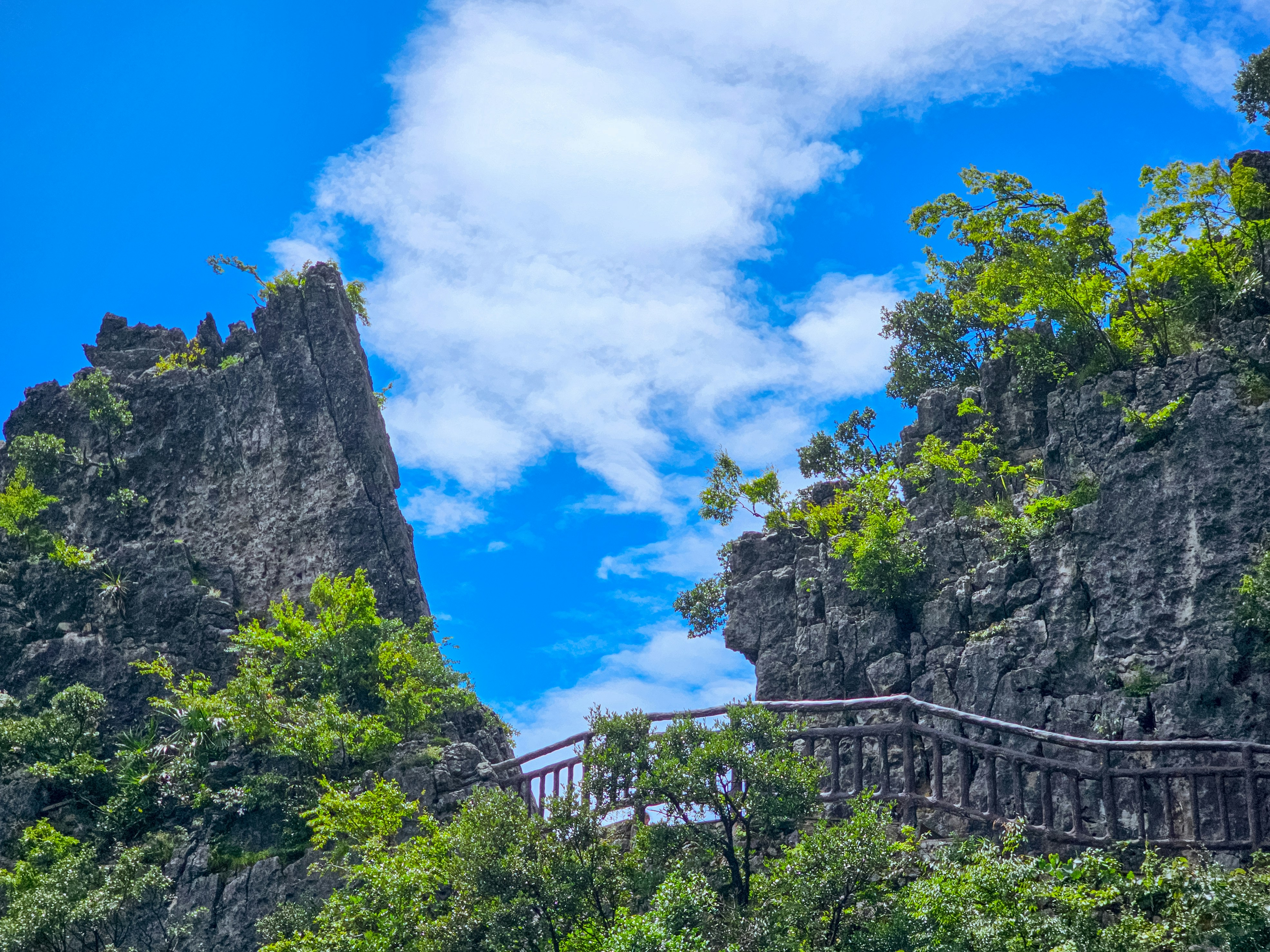 Ridgewalk Overlook: Rail Along Granite Peaks Beneath a Blue Sky