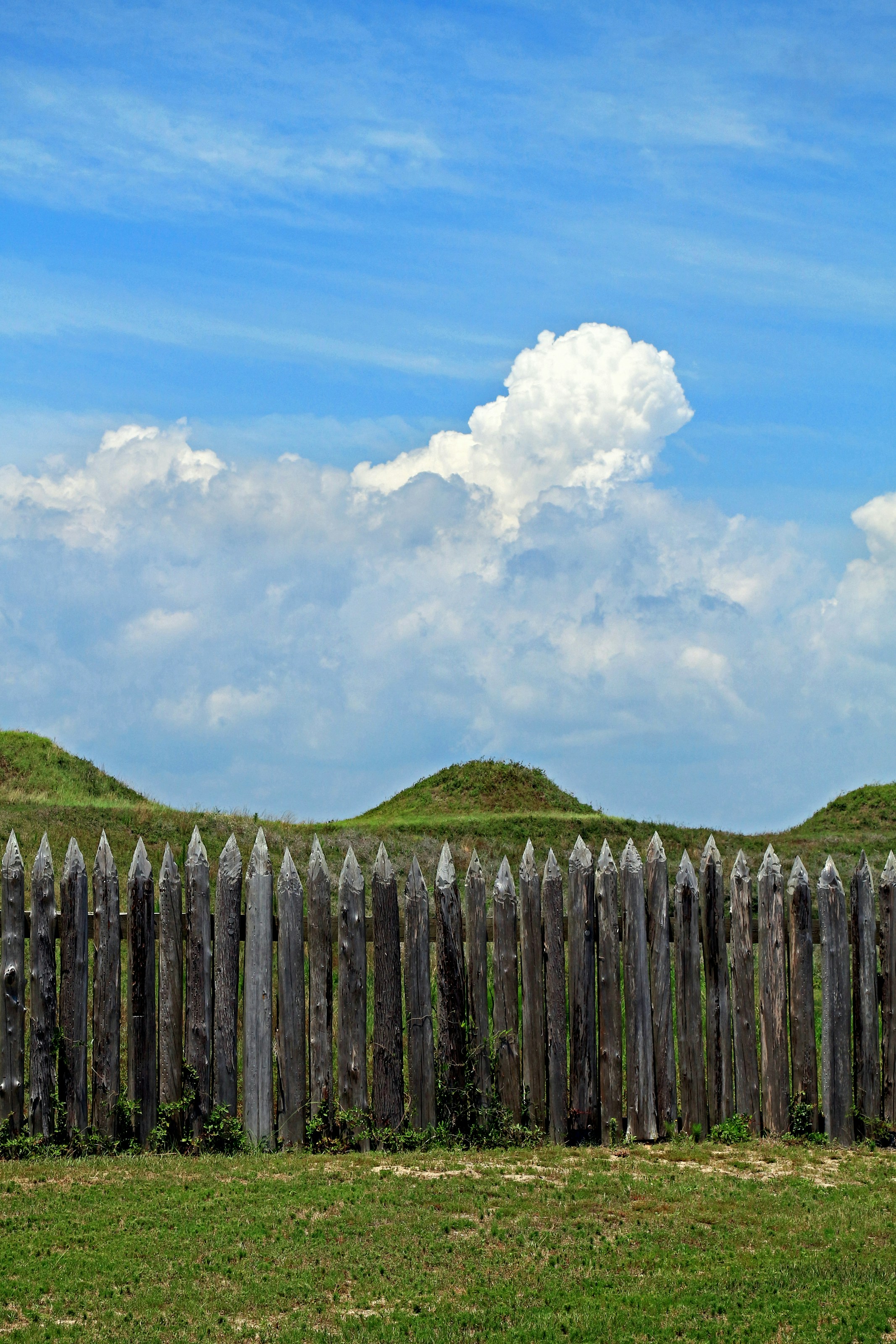 Cerulean Sky Over a Weathered Palisade: Quiet Horizon