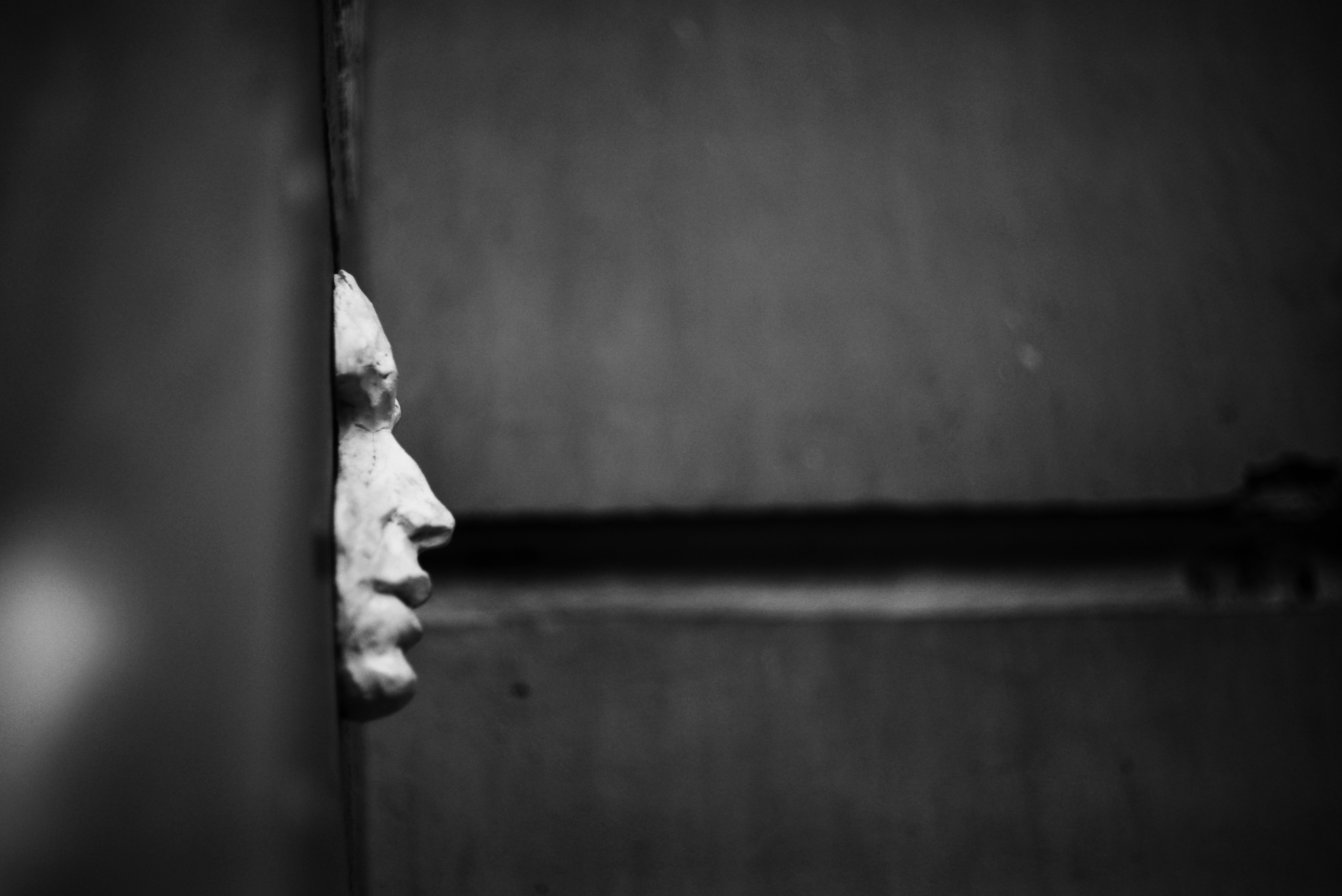 Gaze Through the Gap: A Silent Stone Portrait