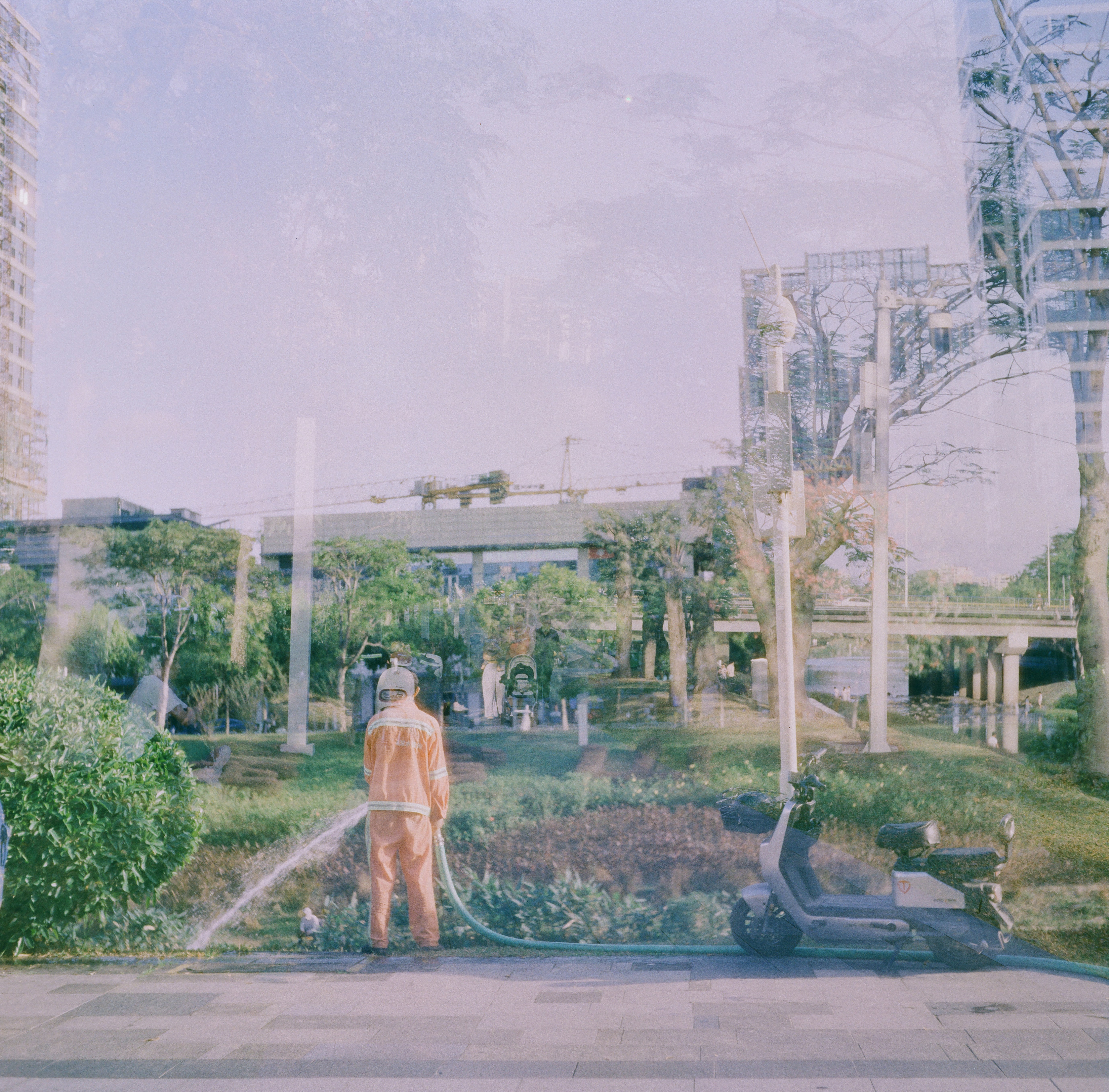 This photo is the result of an accidental double exposure when changing film rolls. Surprisingly, it didn't end up overexposed and ruined.