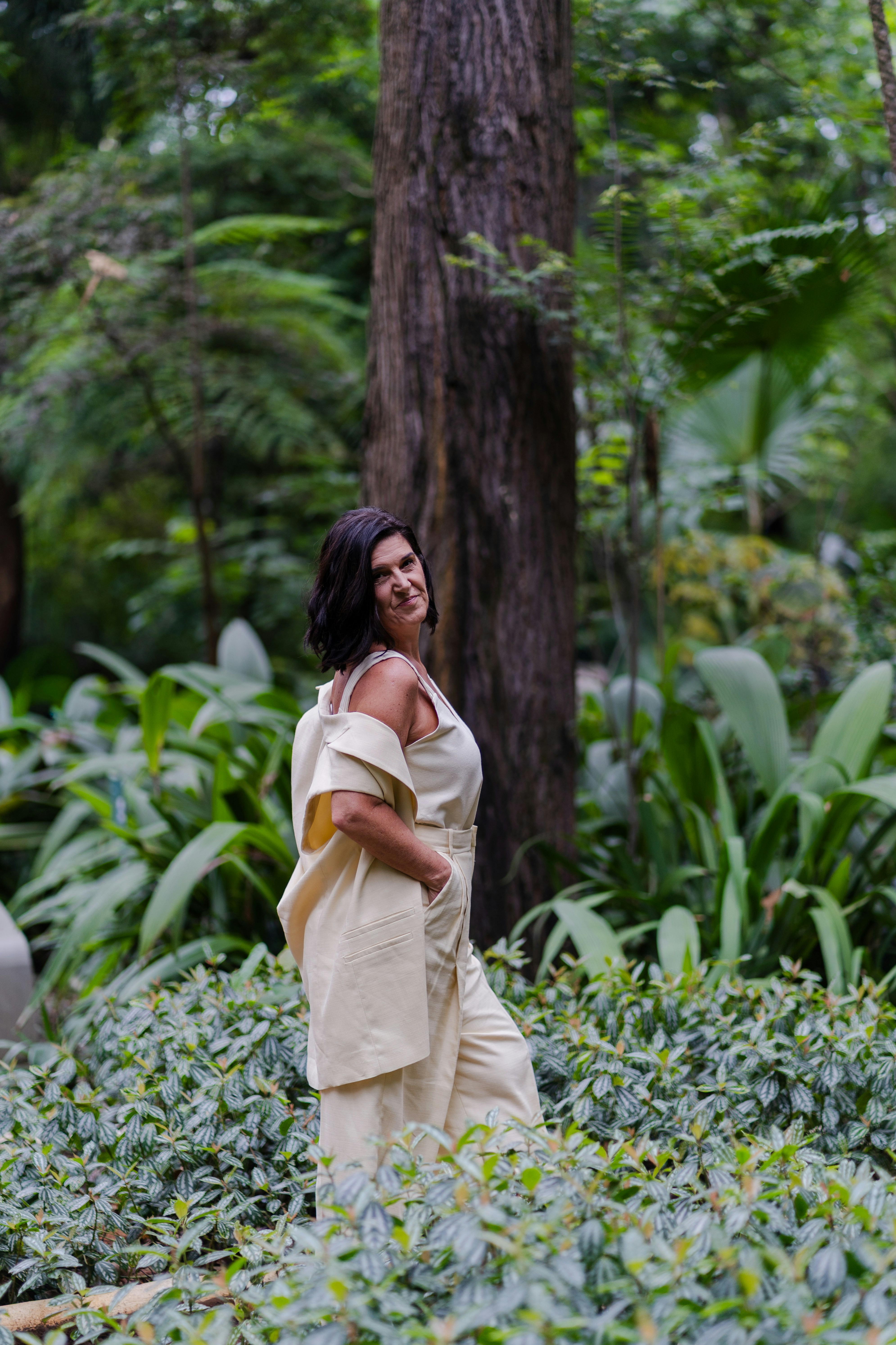 Beige Ensemble in a Quiet Garden Under a Sunlit Tree