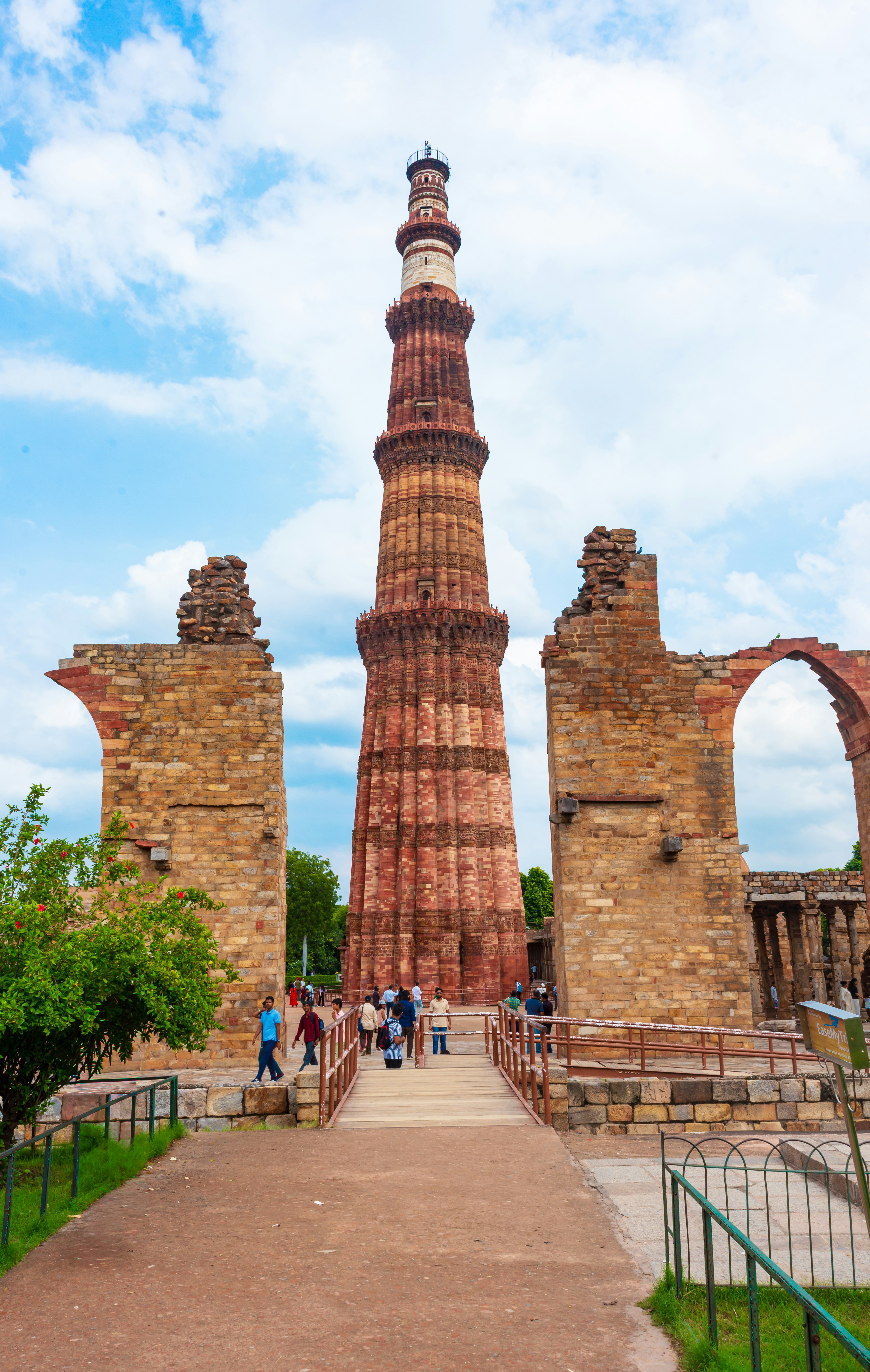 Brick Spire in Delhi: The Qutub Minar Surrounded by Ruins
