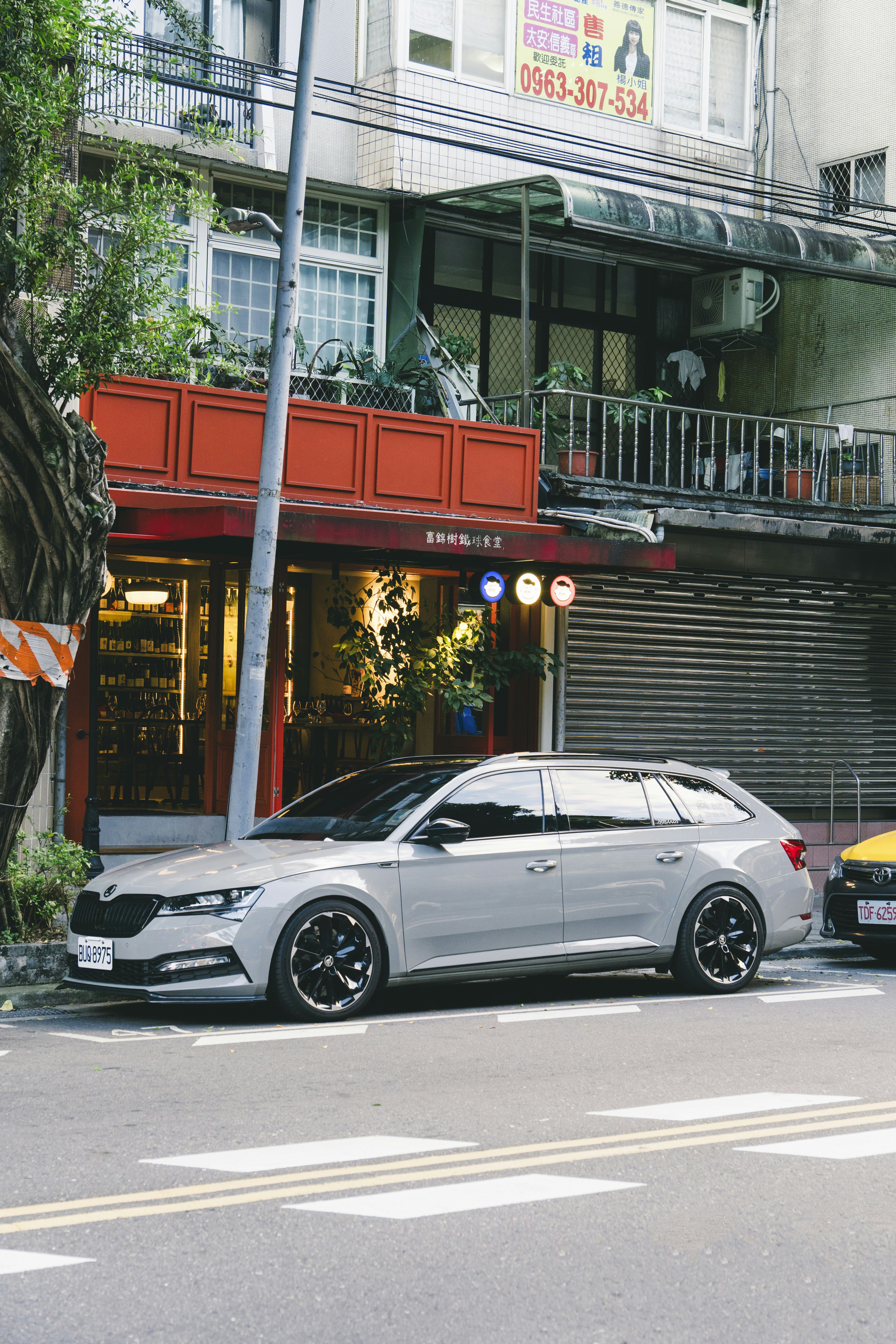 Silver Wagon Under a Crimson Canopy: A City Street Portrait