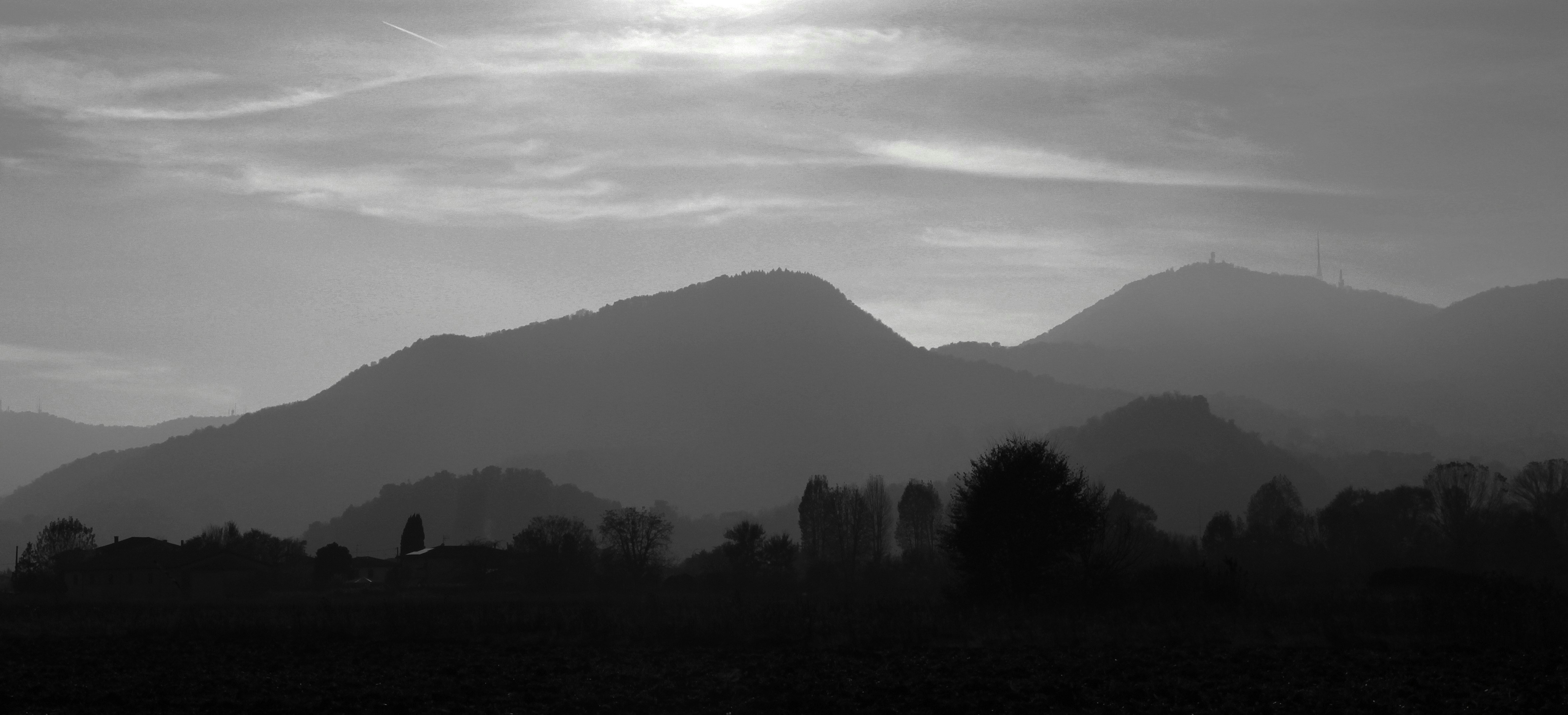 Silhouetted Ridge at Dusk: A Quiet Monochrome Horizon