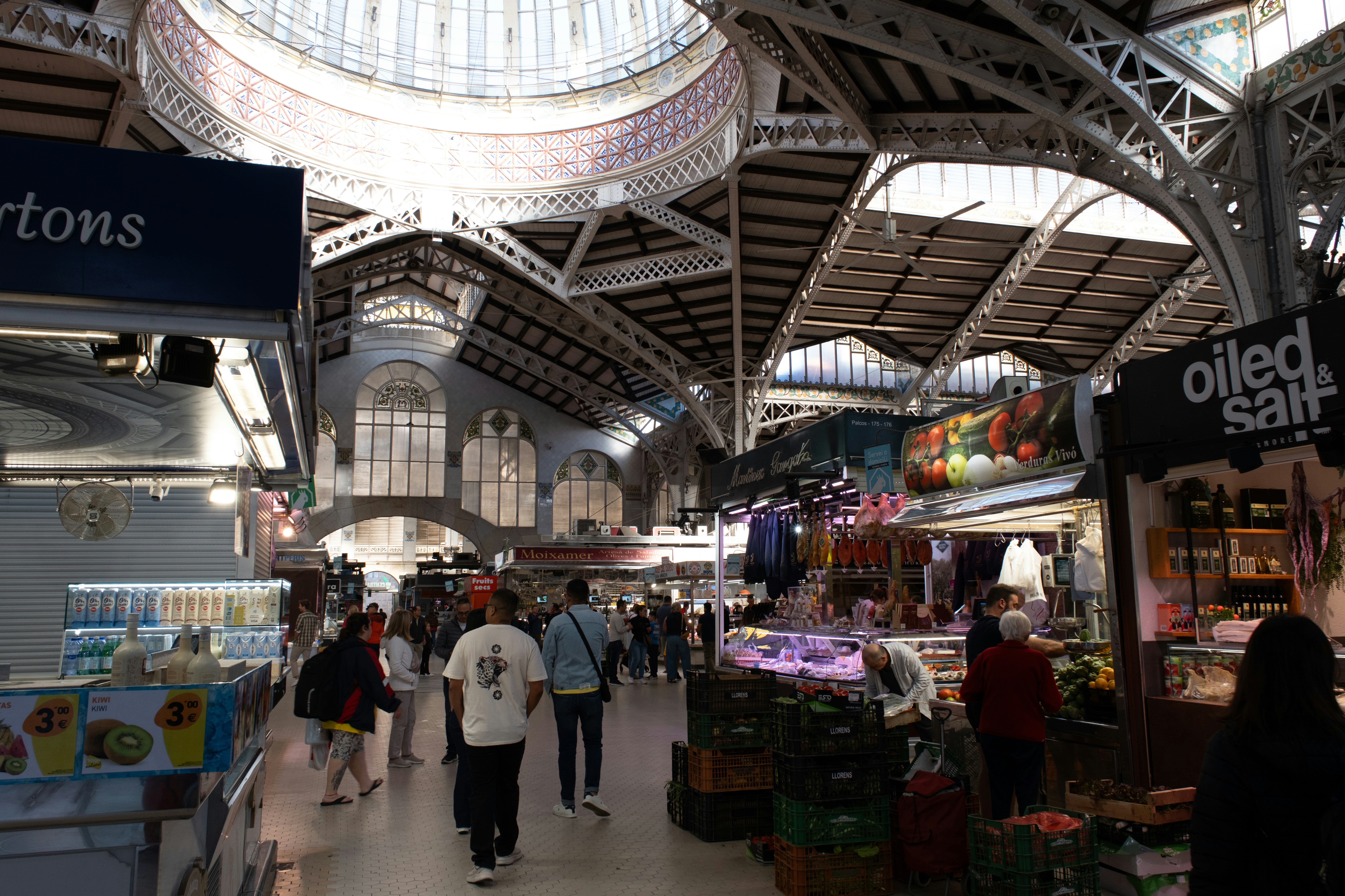 Lattice Light: Morning Rush in a Glass-Domed Market Hall