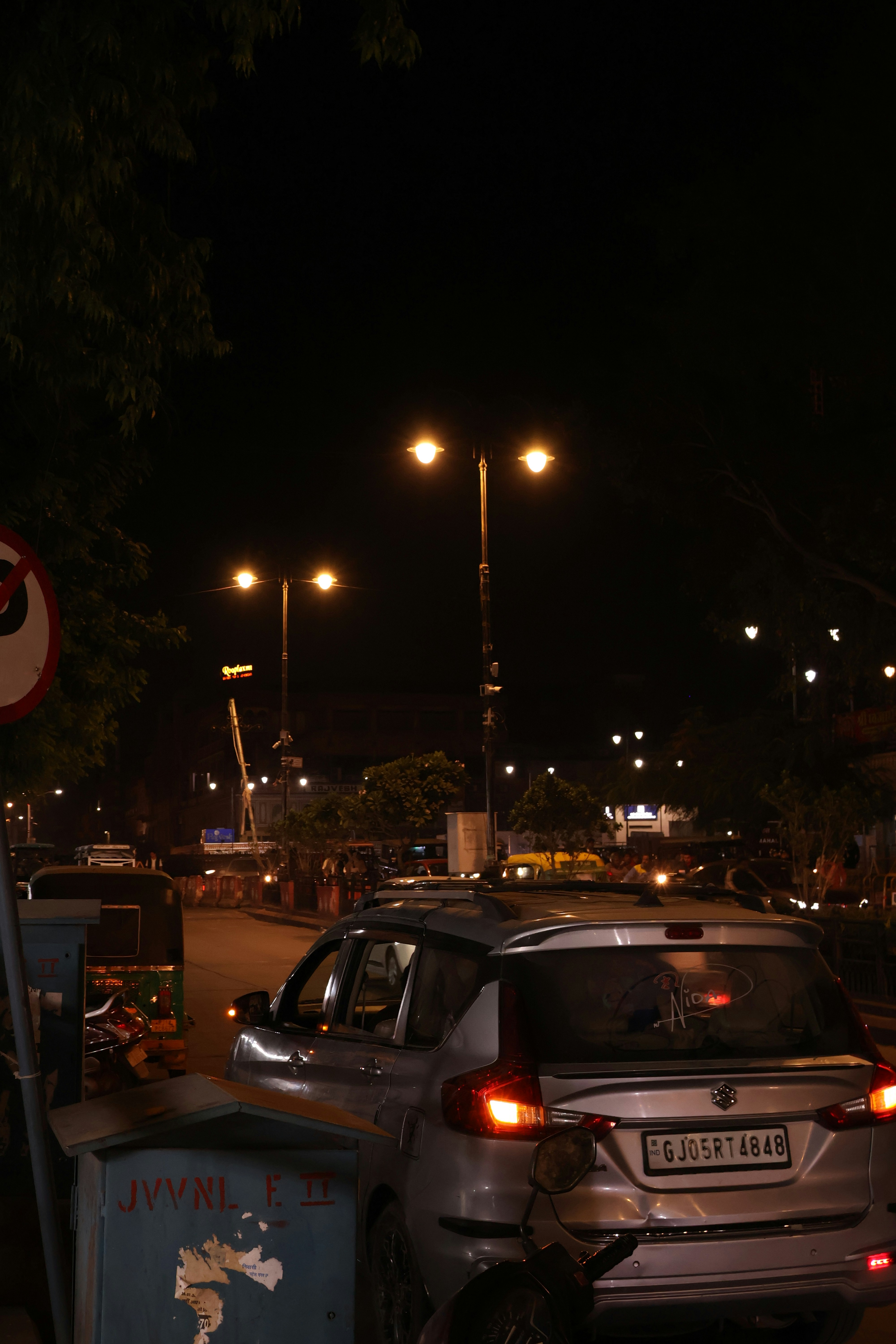 A random photo of street of Pink City, Jaipur India. There are yellow street lights