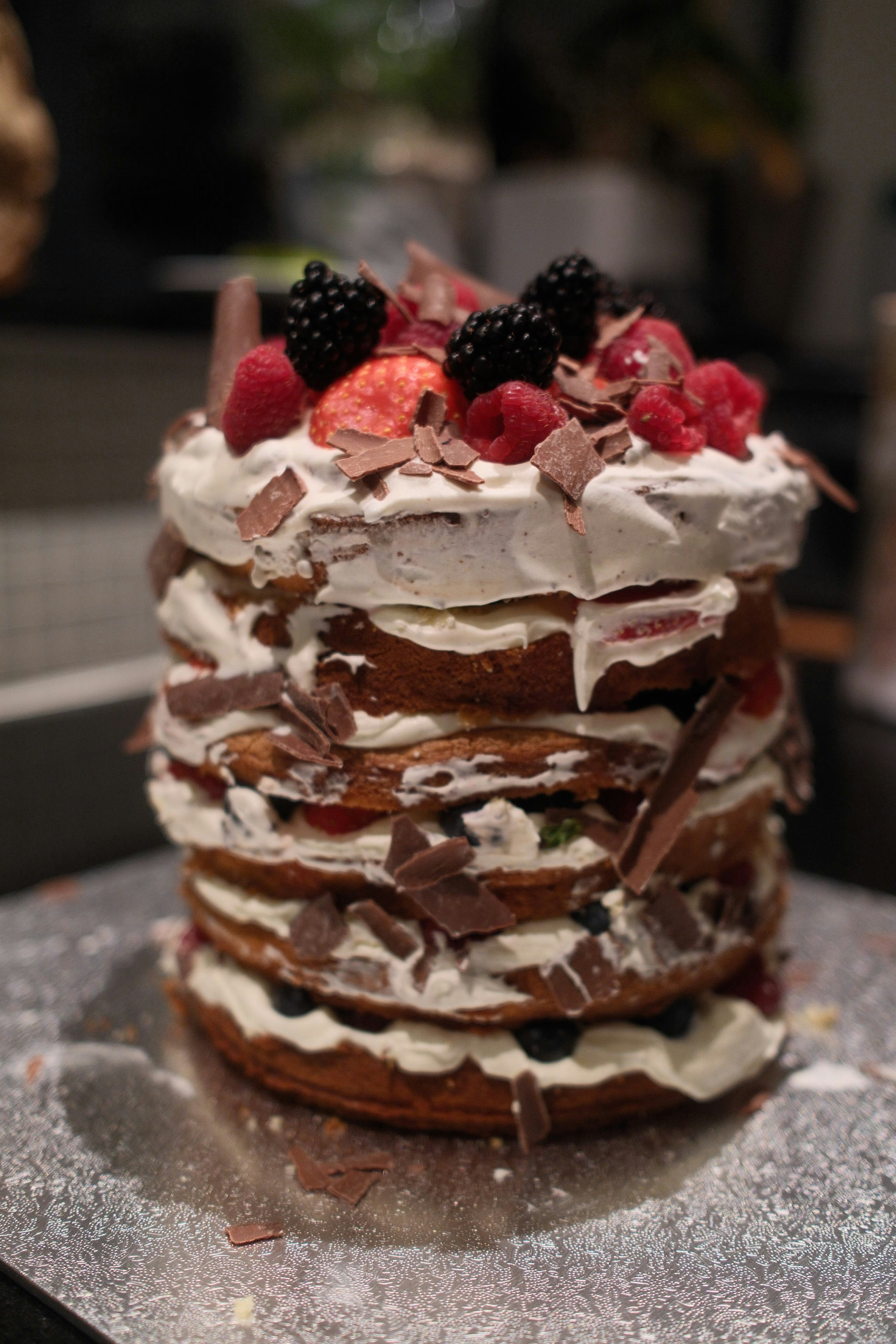 Berry-Topped Naked Cake: A Delicate Tower of Cream