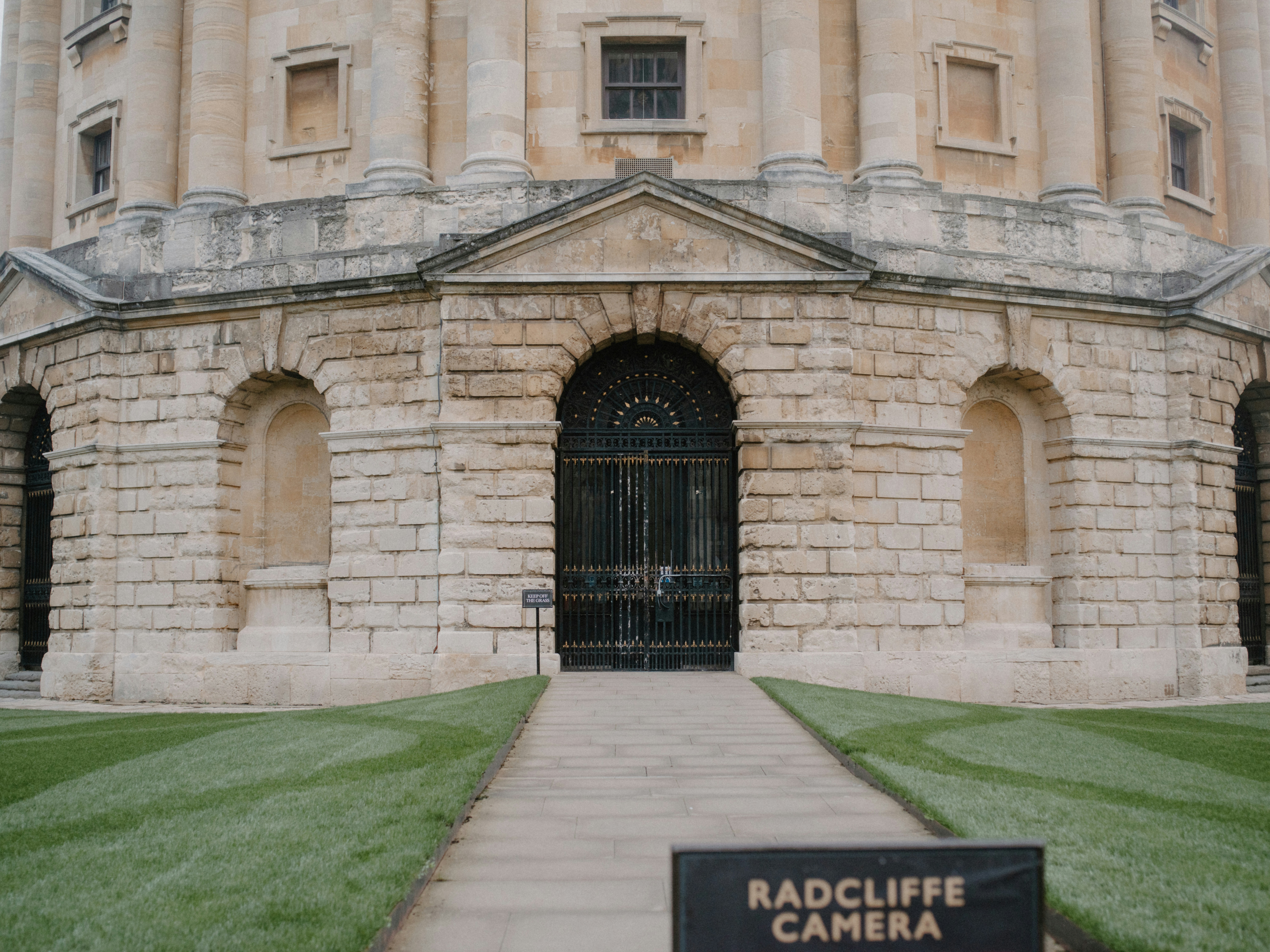 Photo by Annie Spratt with Ricoh PENTAX 645Z