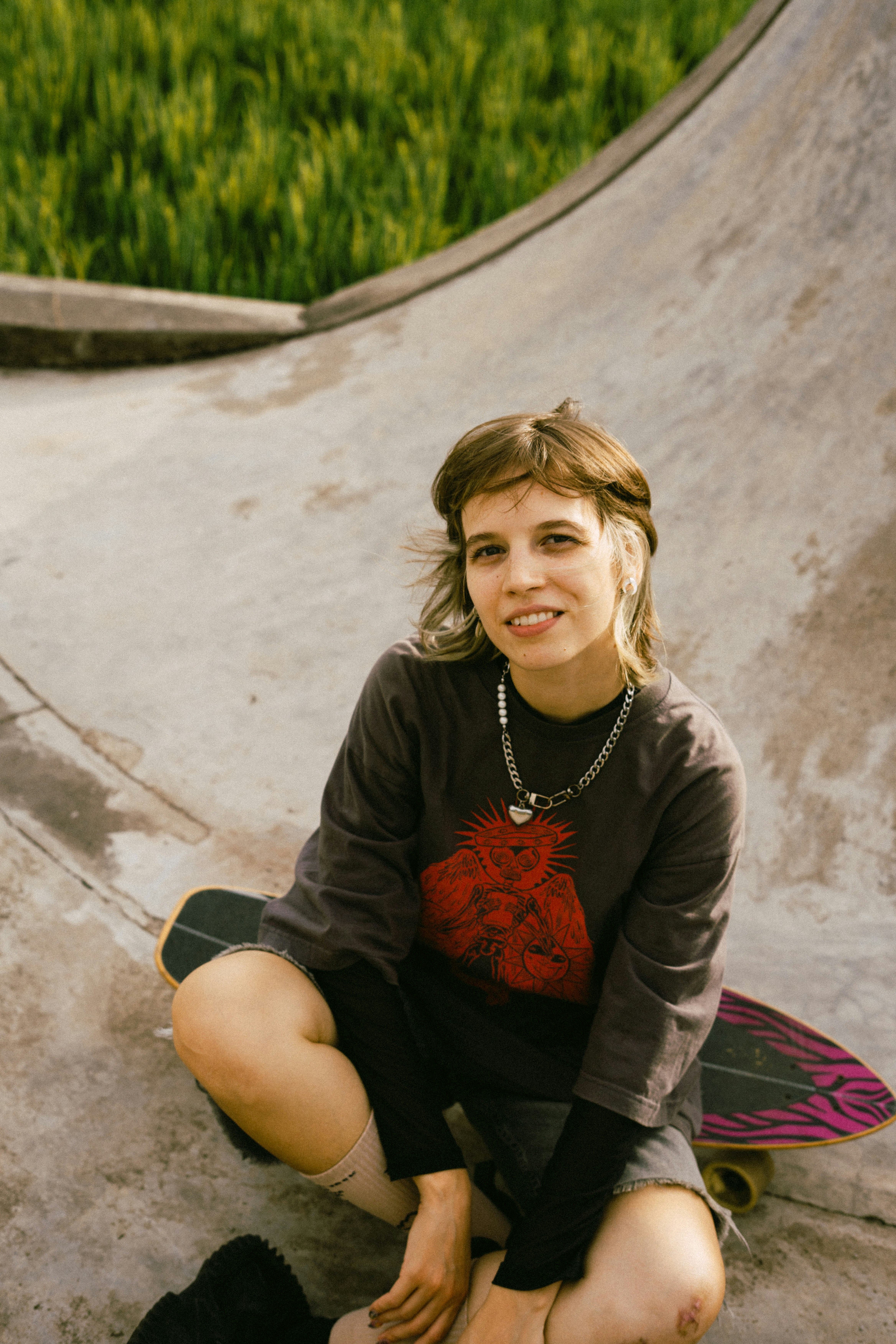 Concentration in Concrete: A Quiet Pause in the Skatepark Bowl