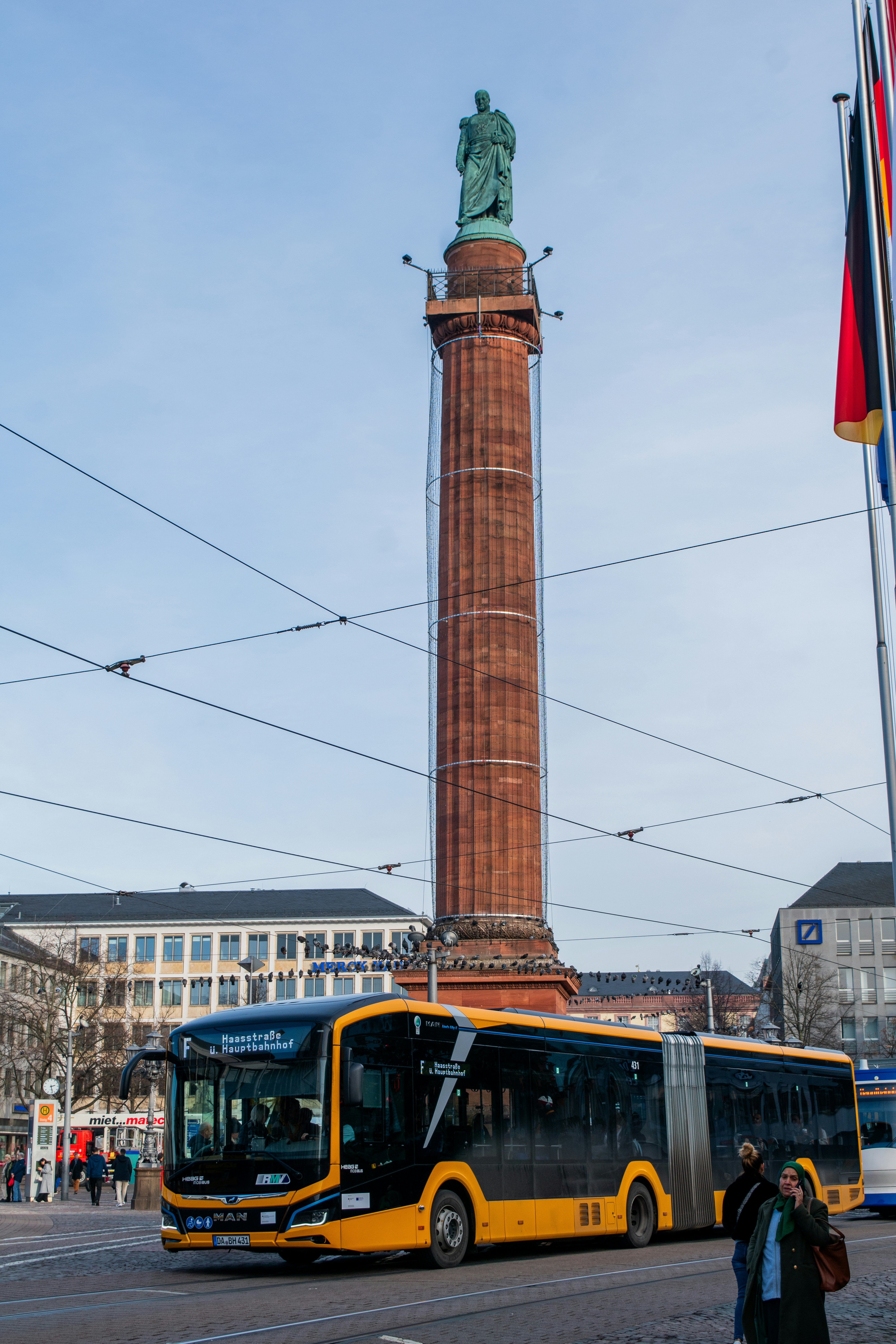 Column of the City: Monumental Statue Over a Busy Street