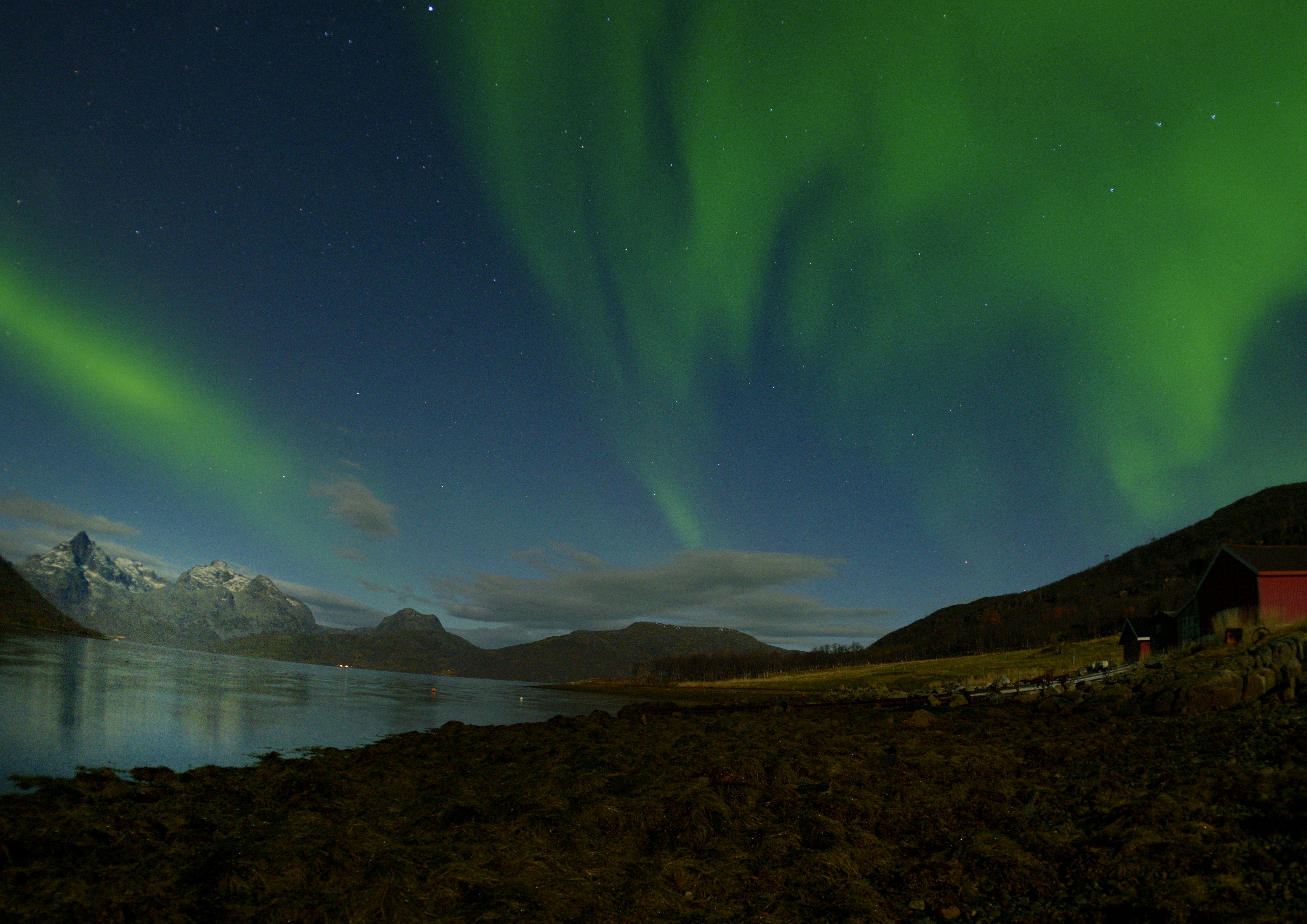 Northern lights by Olabukta.