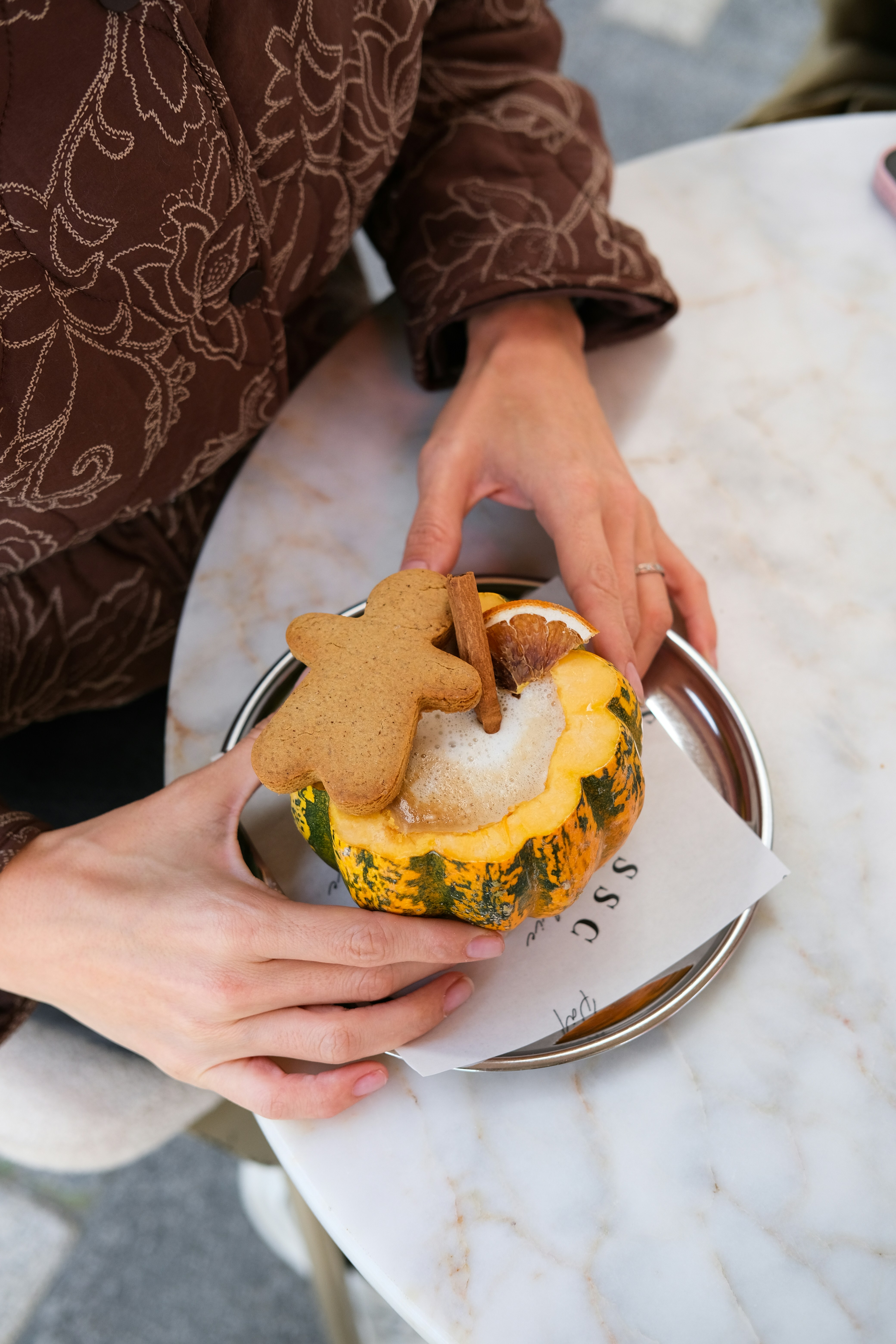 Gingerbread on a Citrus Vessel: a marble-table dessert moment