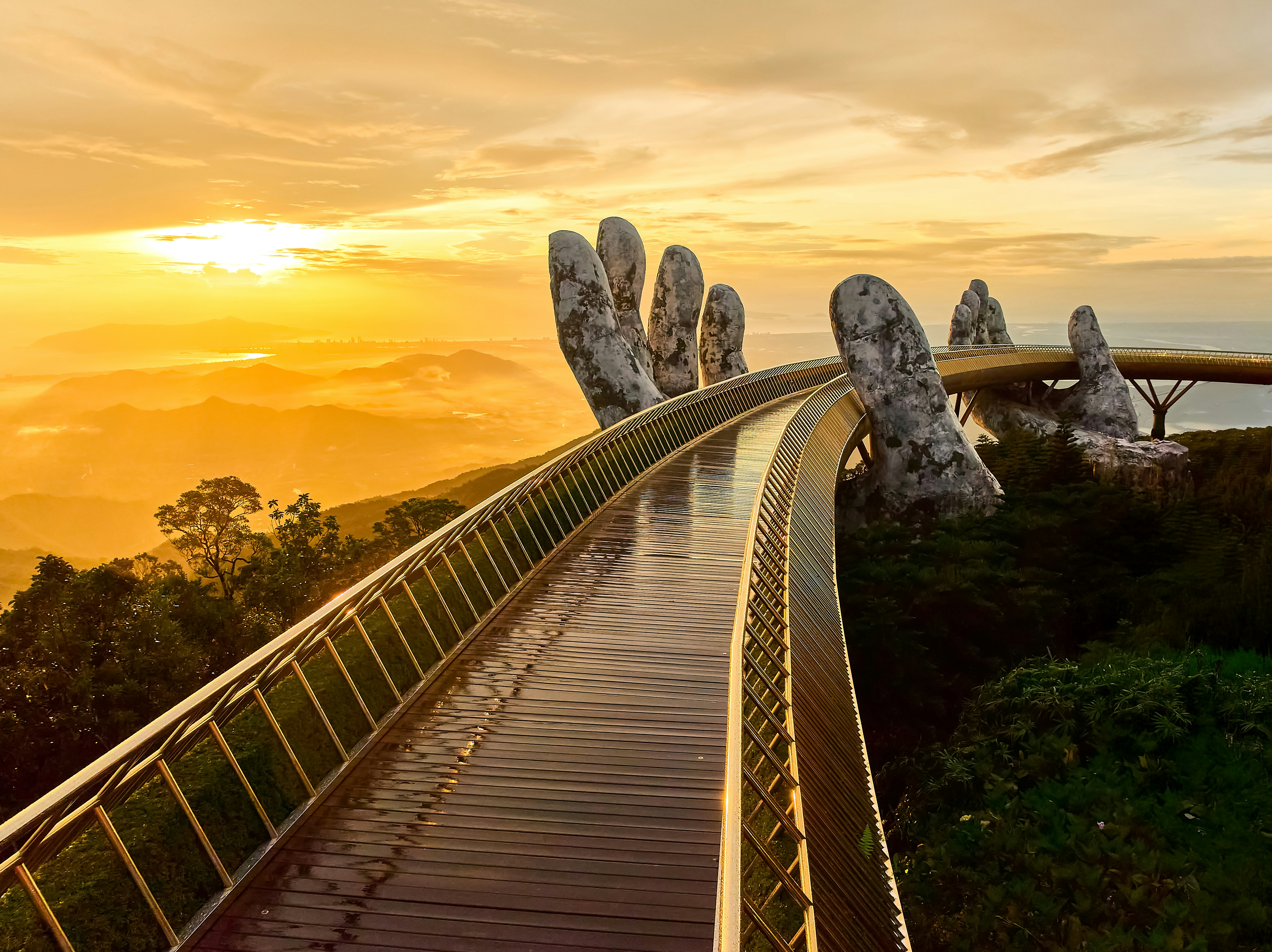 Dawn on the Stone-Hand Bridge: A Curved Path Toward Sunrise