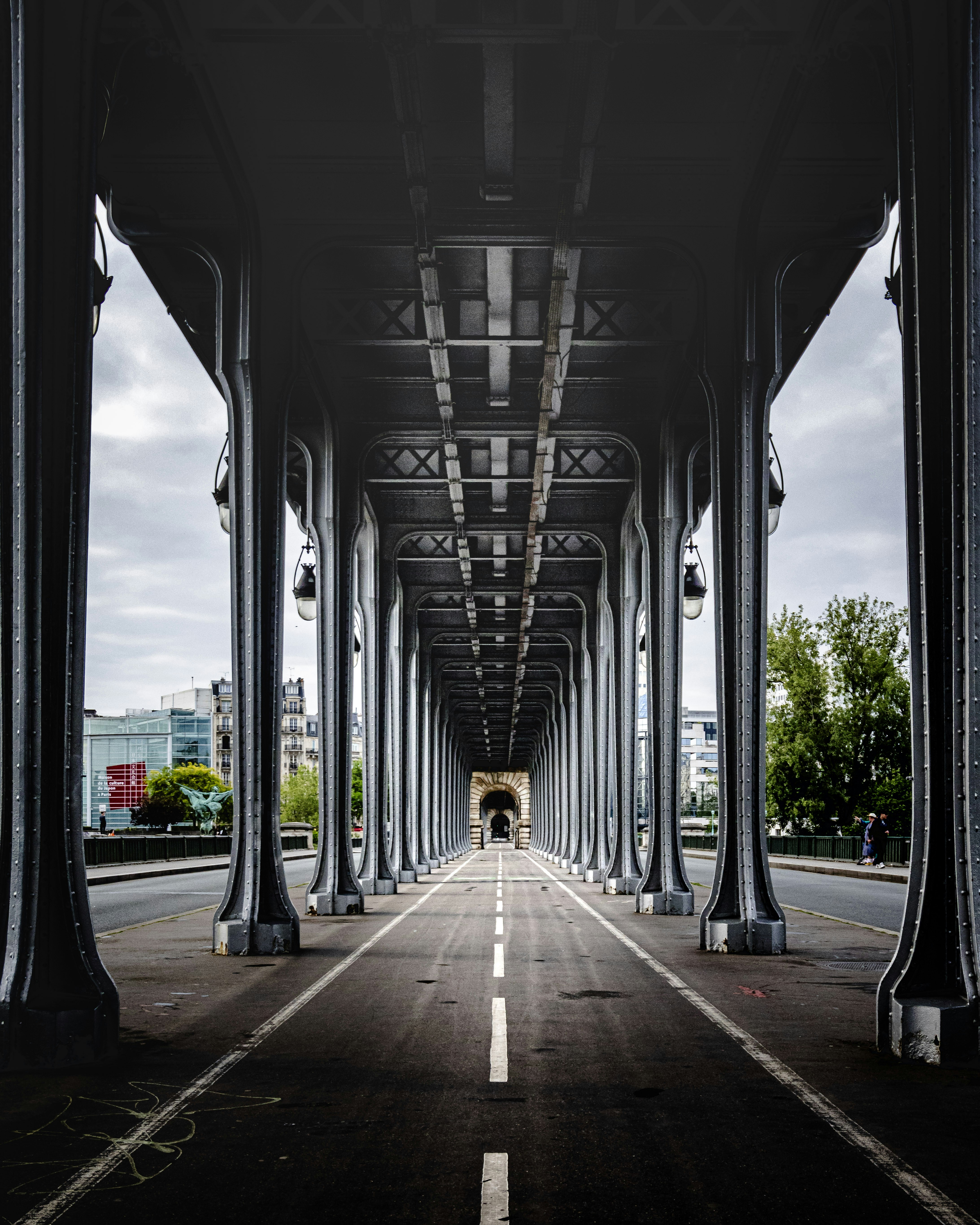 Pont de Bir-Hakeim, Paris, France.