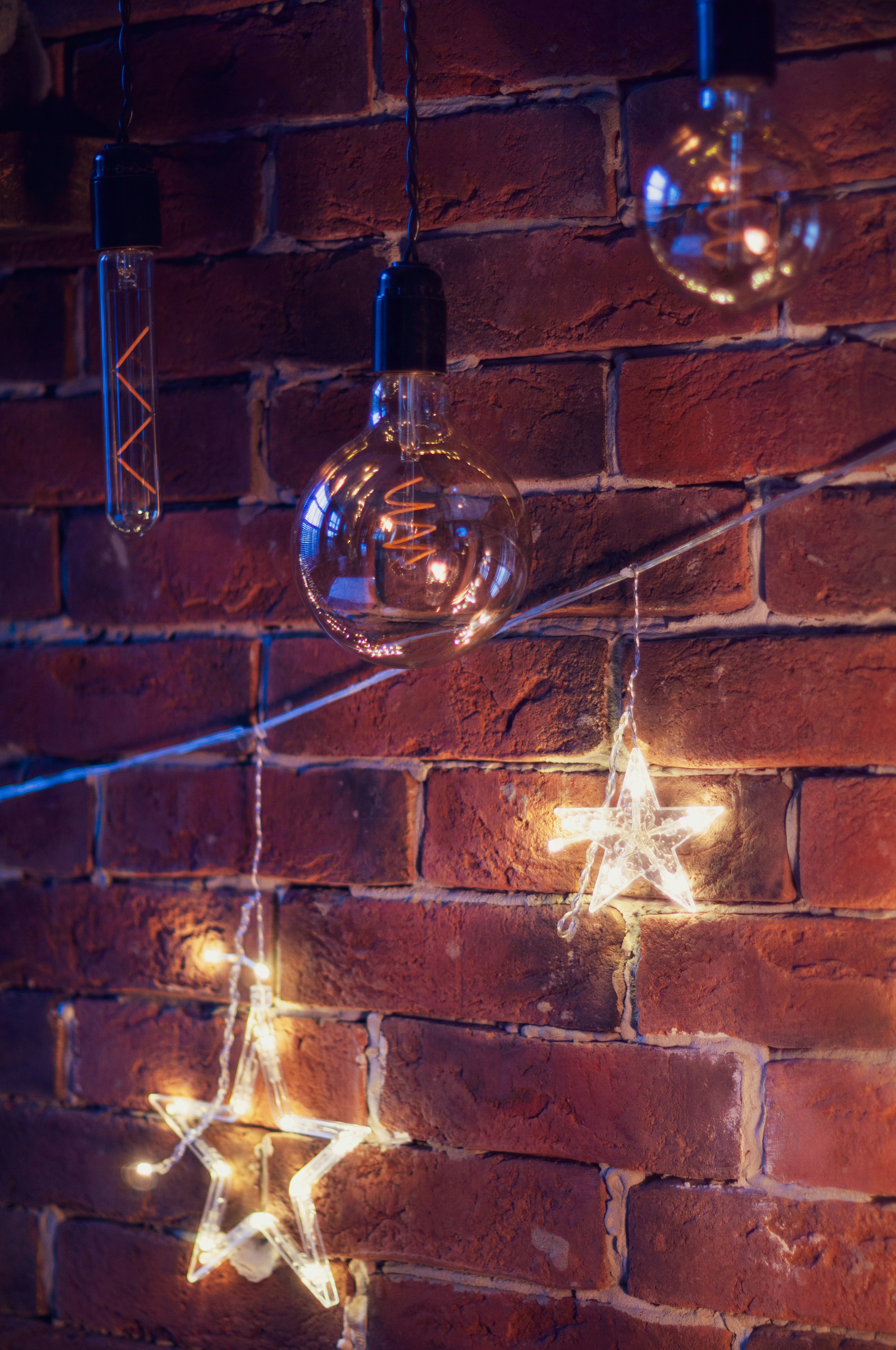 Edison Glow on Brick: Glass Bulb and Star Lights in Moody Warmth