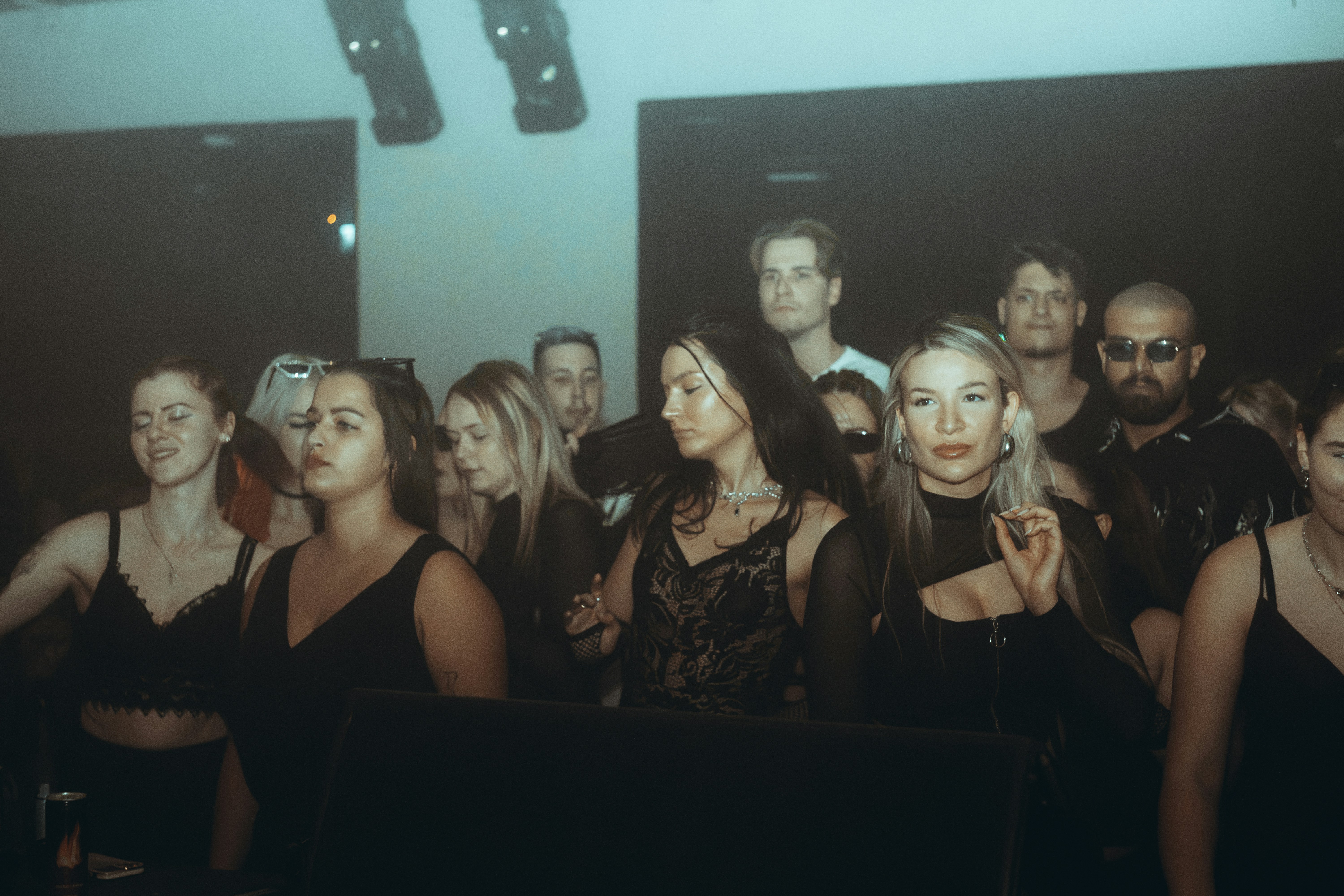Midfield Gaze: A Crowd of Attentive Guests at a Dim Club Night