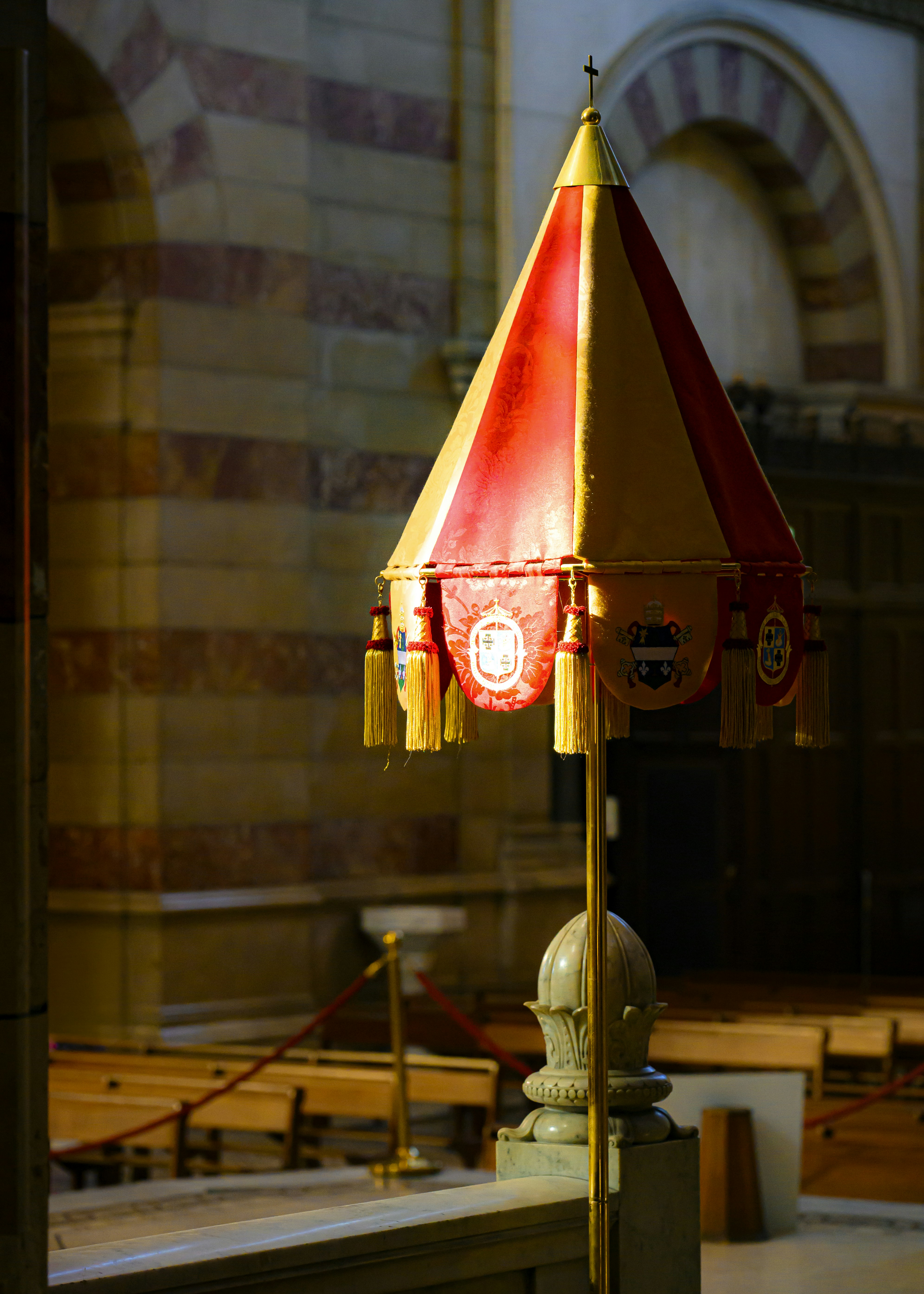 Crimson Canopy Under Arches: A Quiet Ceremony Illuminated in Warm Stone