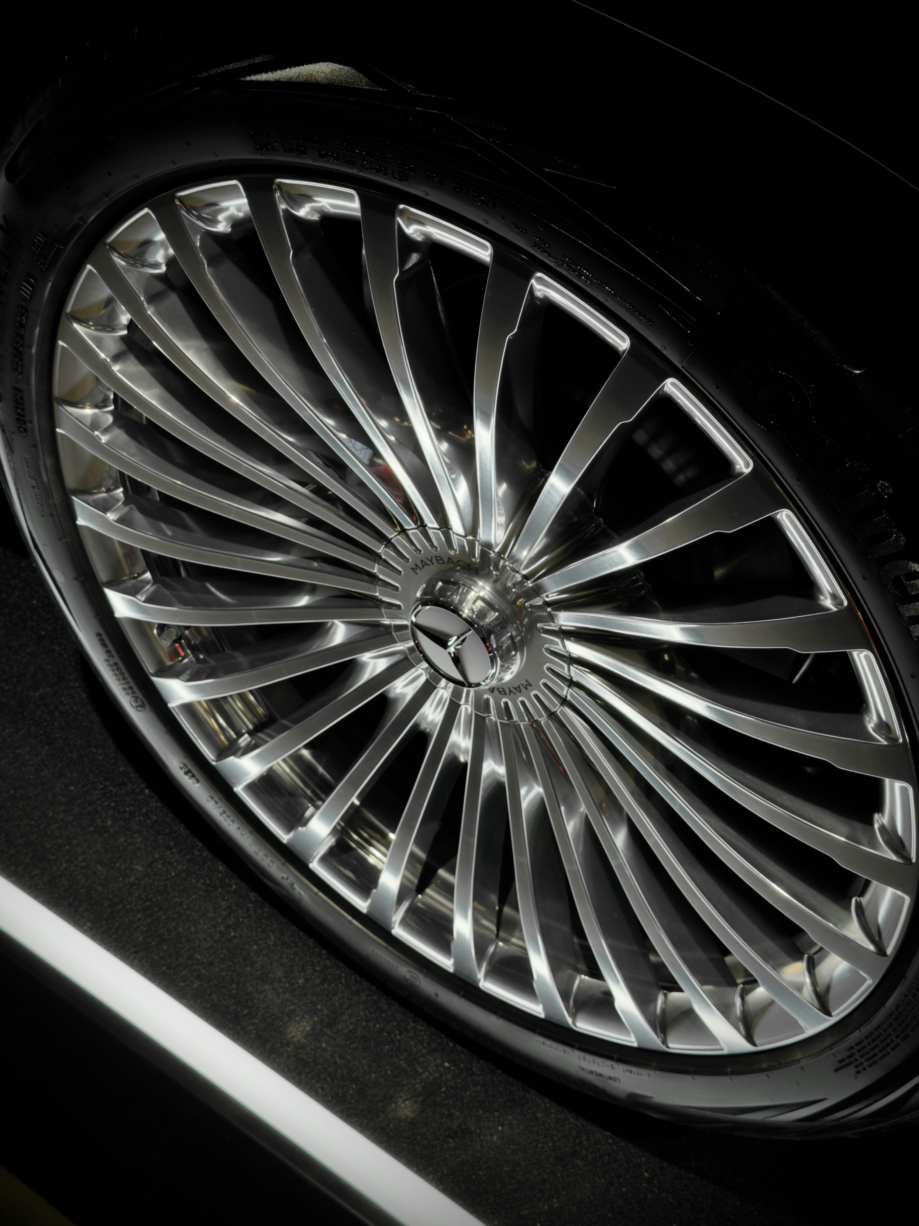 Spiral Chrome Bloom: A Mercedes Wheel Reimagined