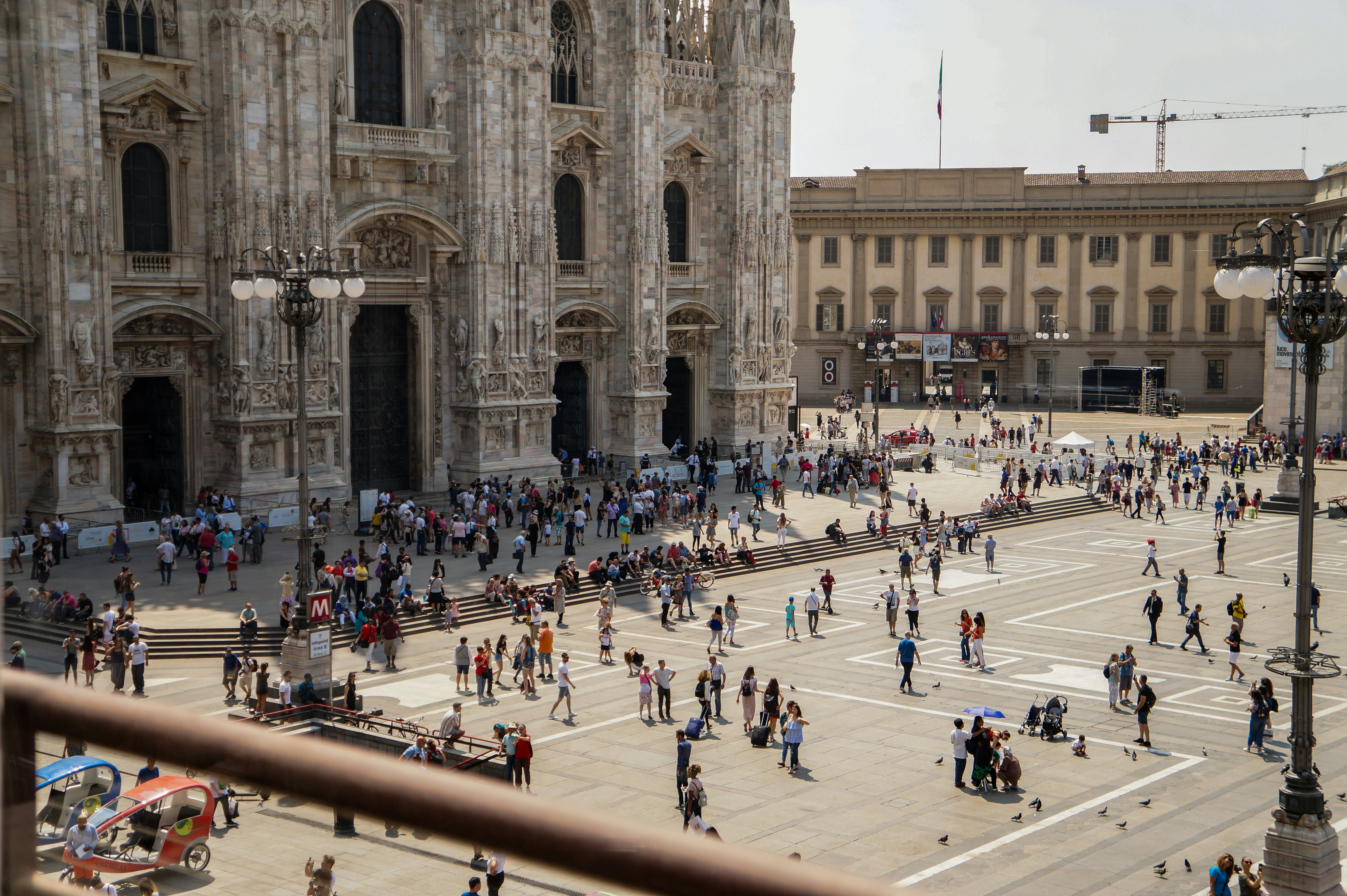 Piazza del Duomo: A Sunlit Tide of Visitors Before Milan Cathedral