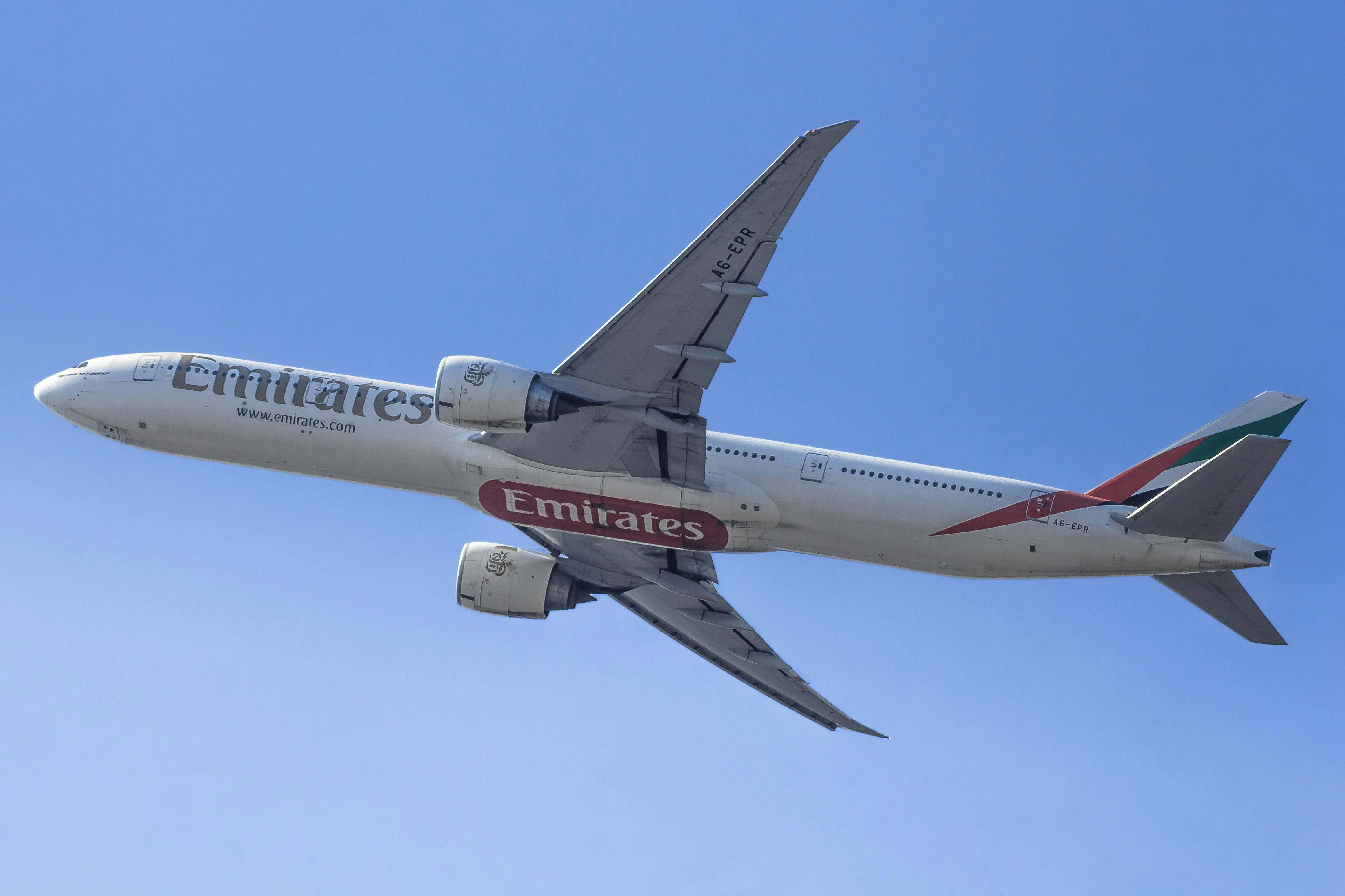 Emirates Jet in a Cerulean Sky: Precision Flight in Full View