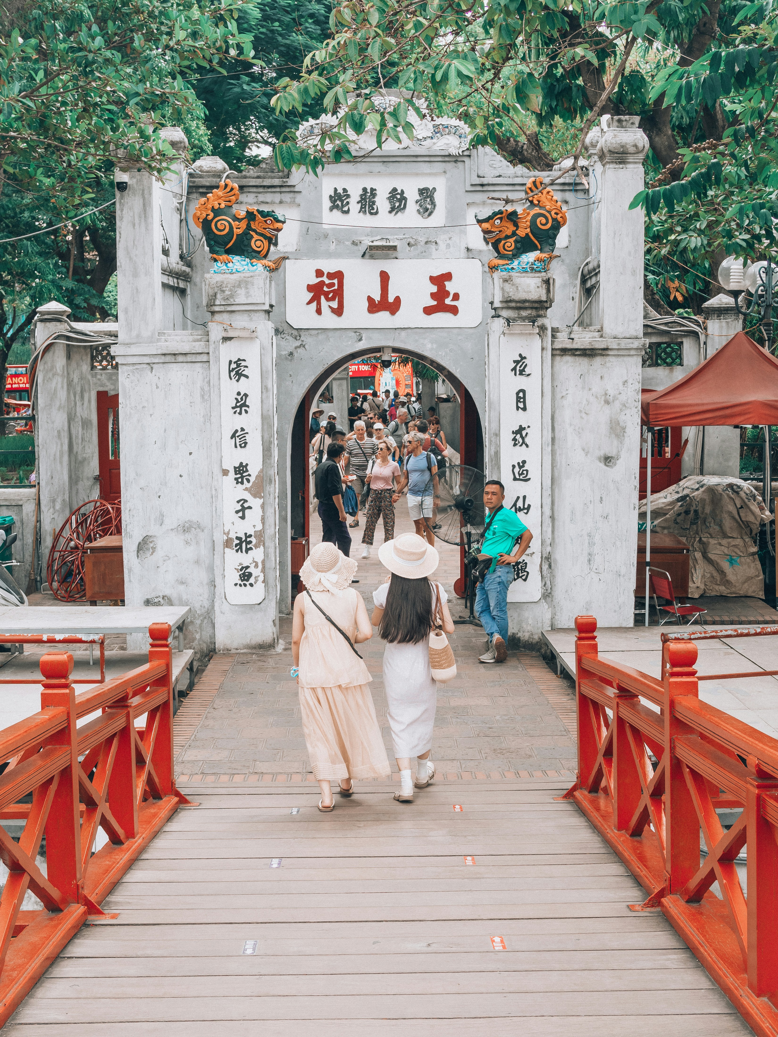 Through the Dragon Gate: A Quiet Walk Toward the Temple Arch