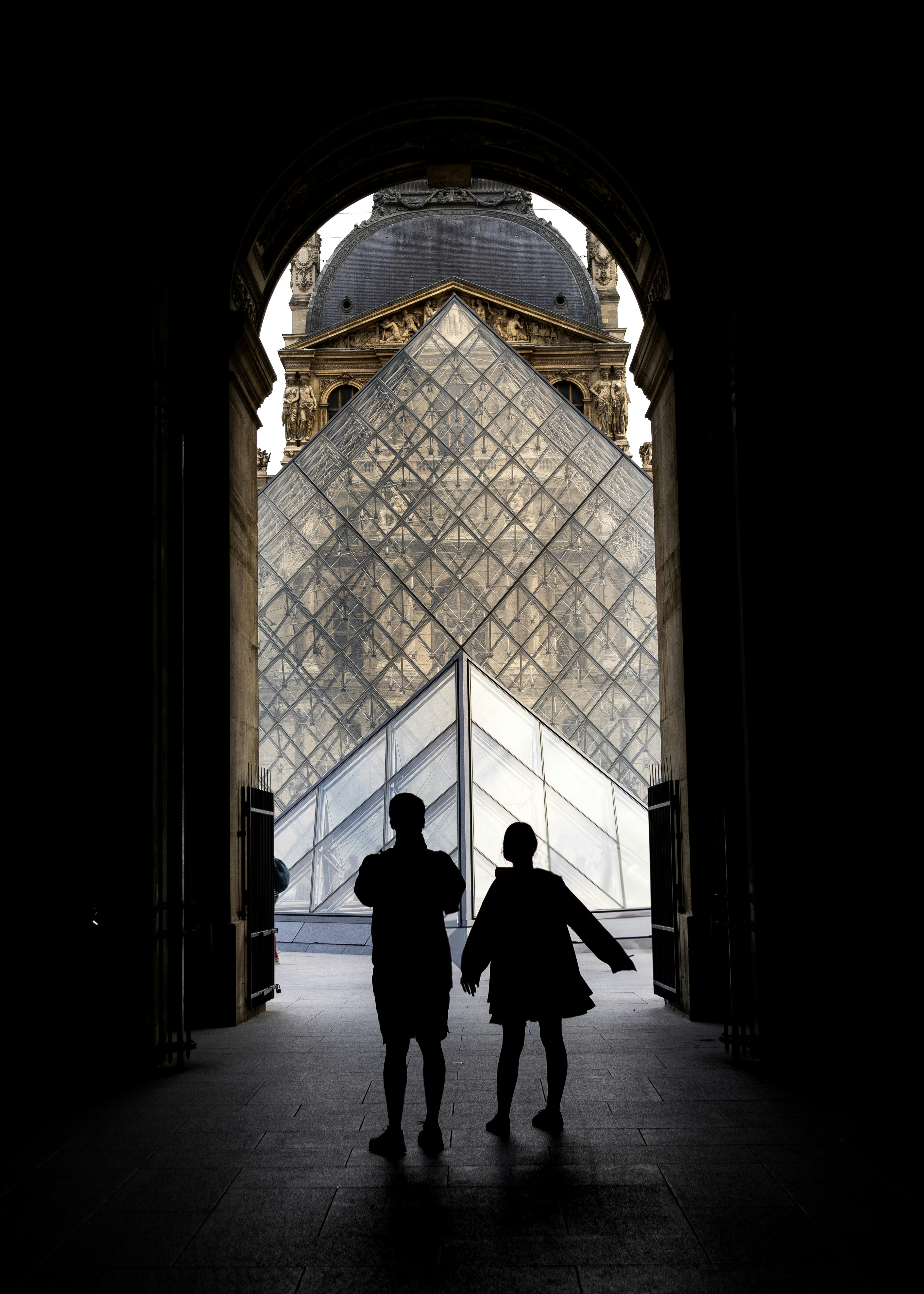 Pyramide du Louvre, Paris.