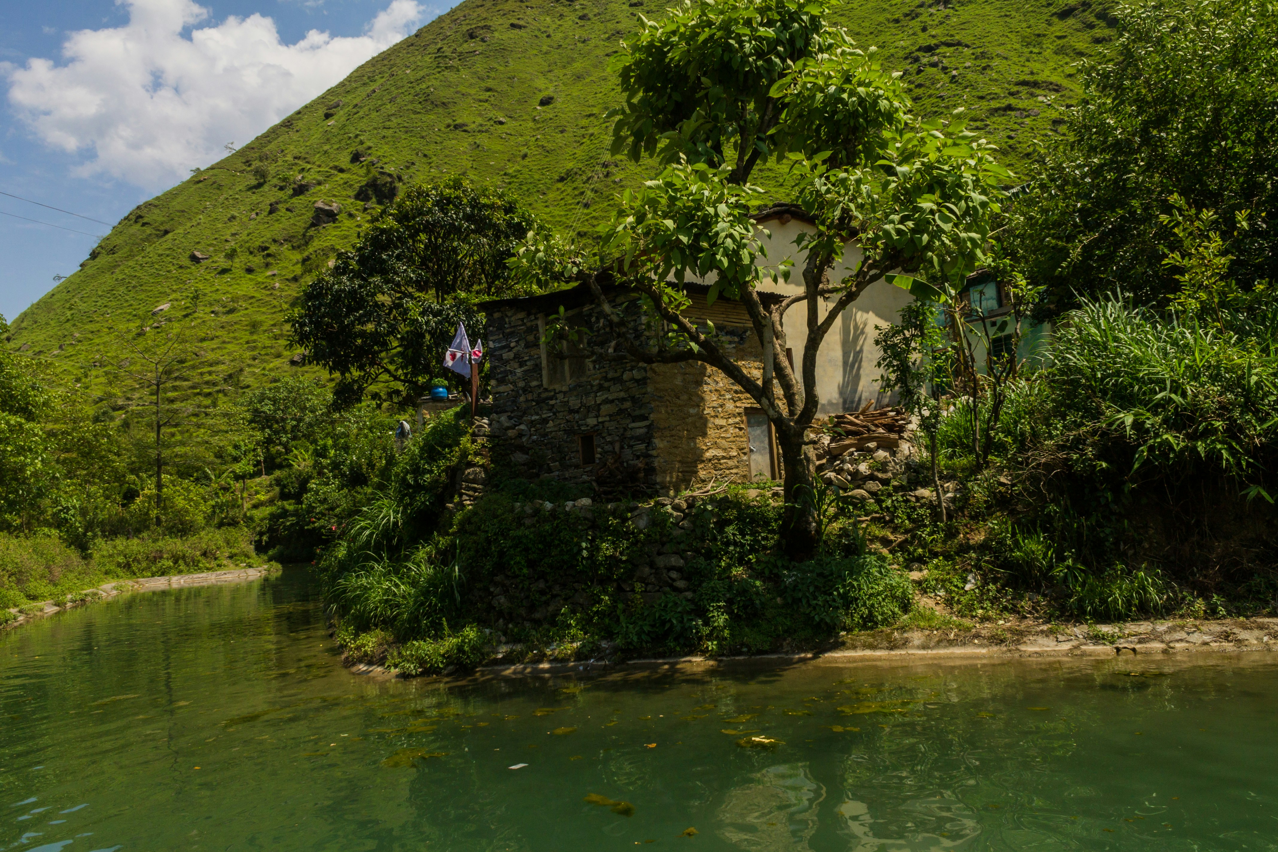Riverbank Retreat: A Stone Cottage Nestled by Quiet Waters
