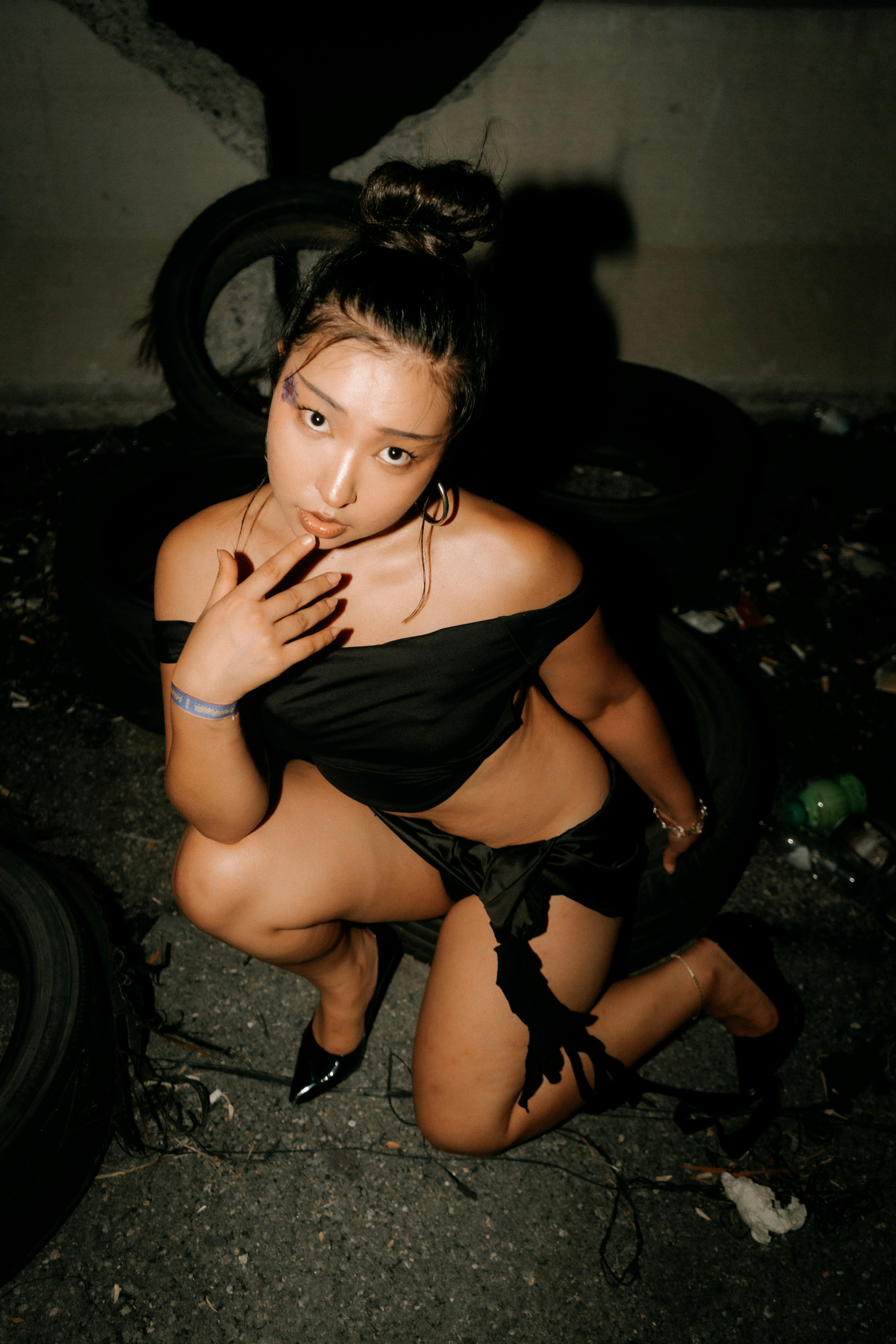 Alley Serenade: Confidence in the Shadows