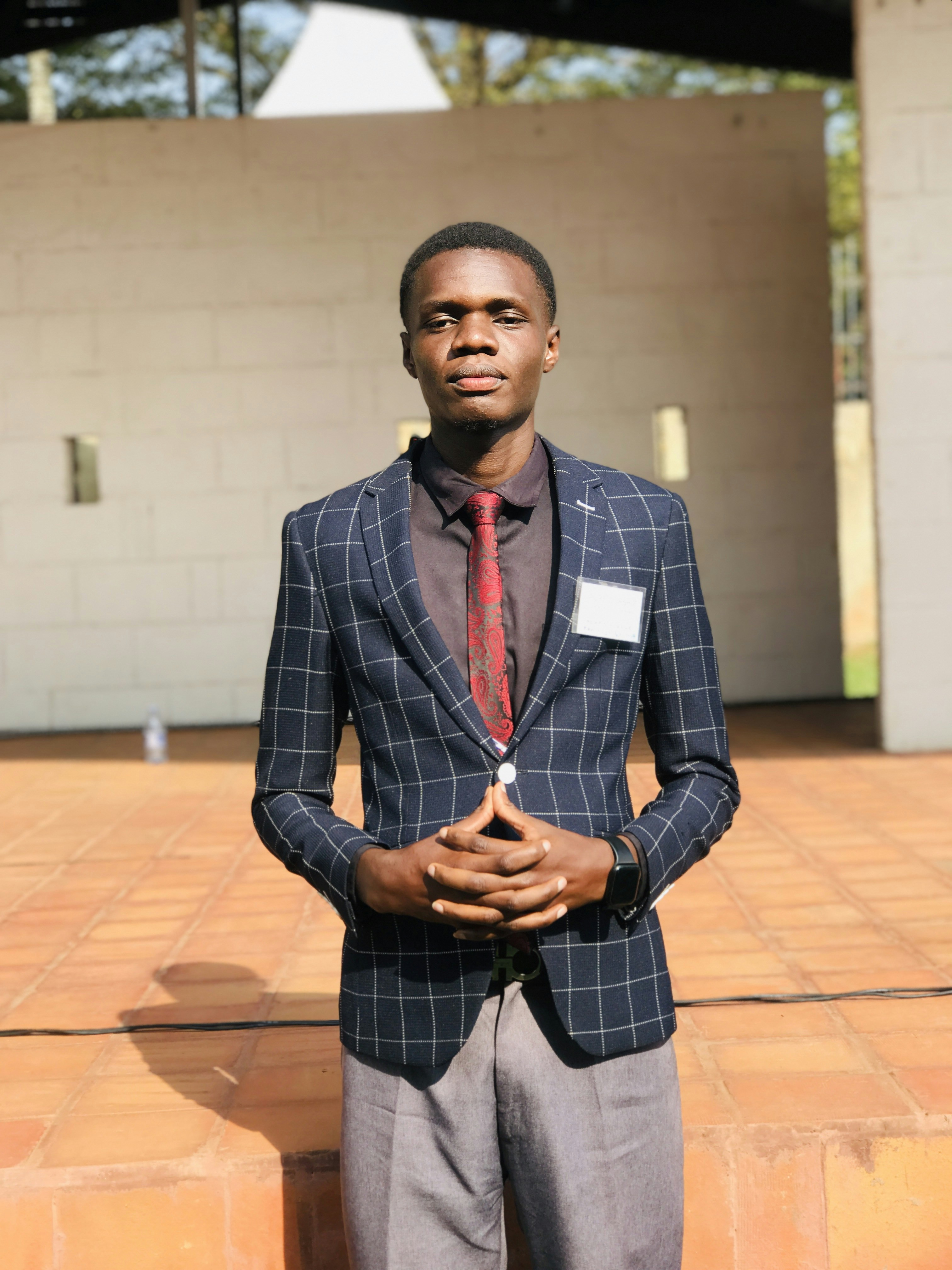Solid Presence: A Polished Speaker in a Grid-Checked Suit