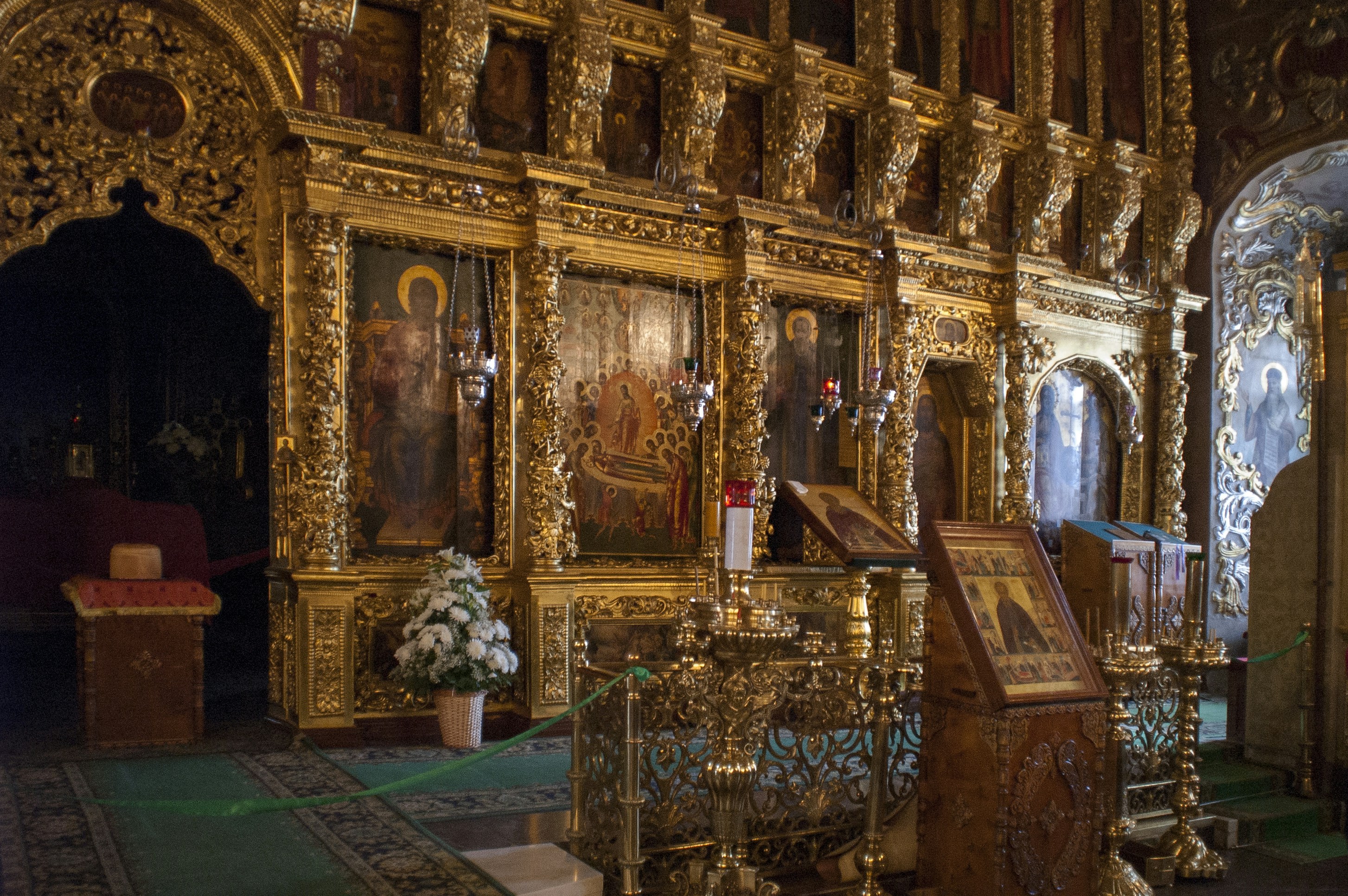 Ornate golden iconostasis inside a church photo – Free Gold Image on ...
