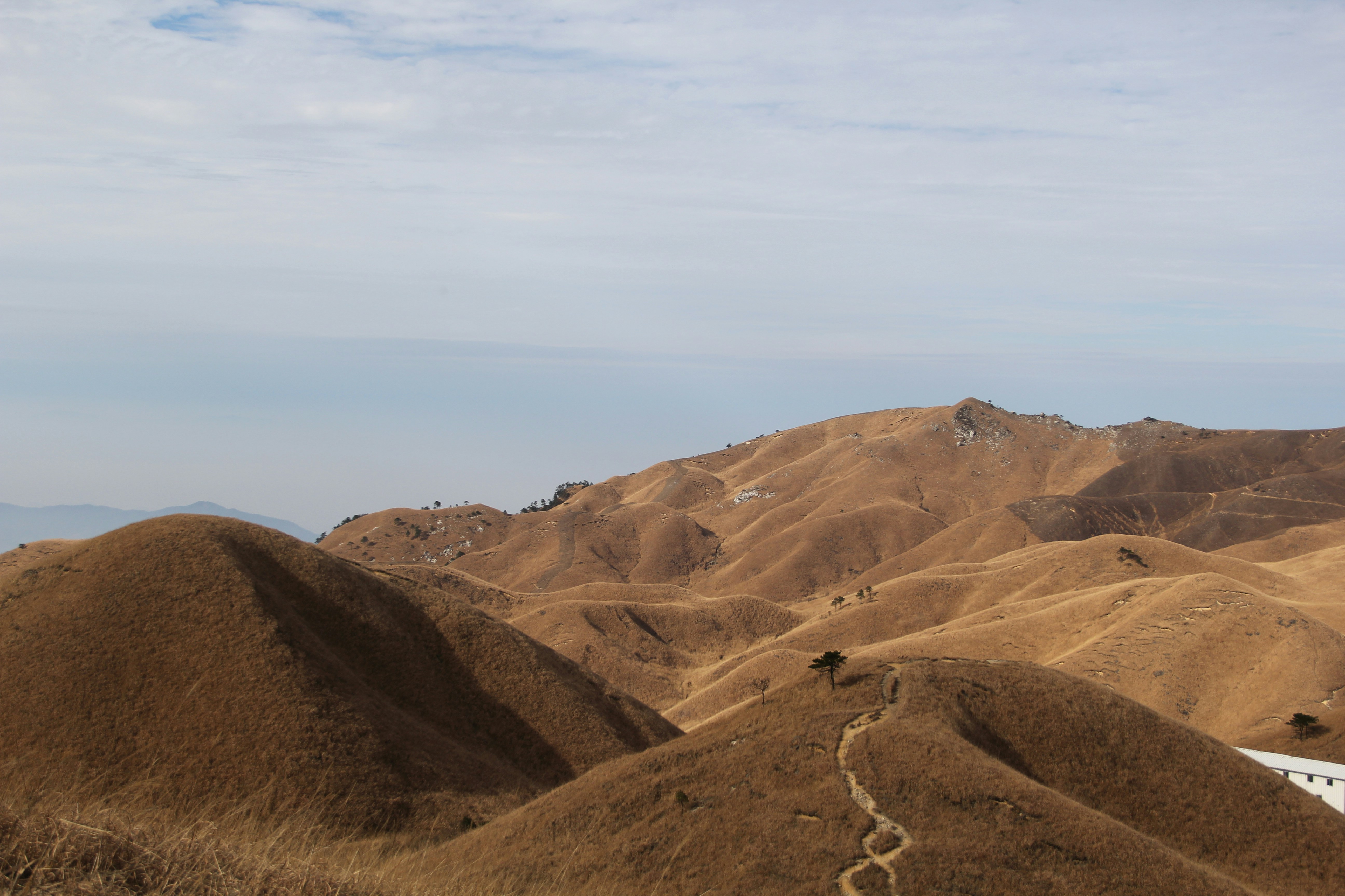 Photographed on January 1, 2017.A night trip to the alpine meadow of Wugong Mountain with a good friend