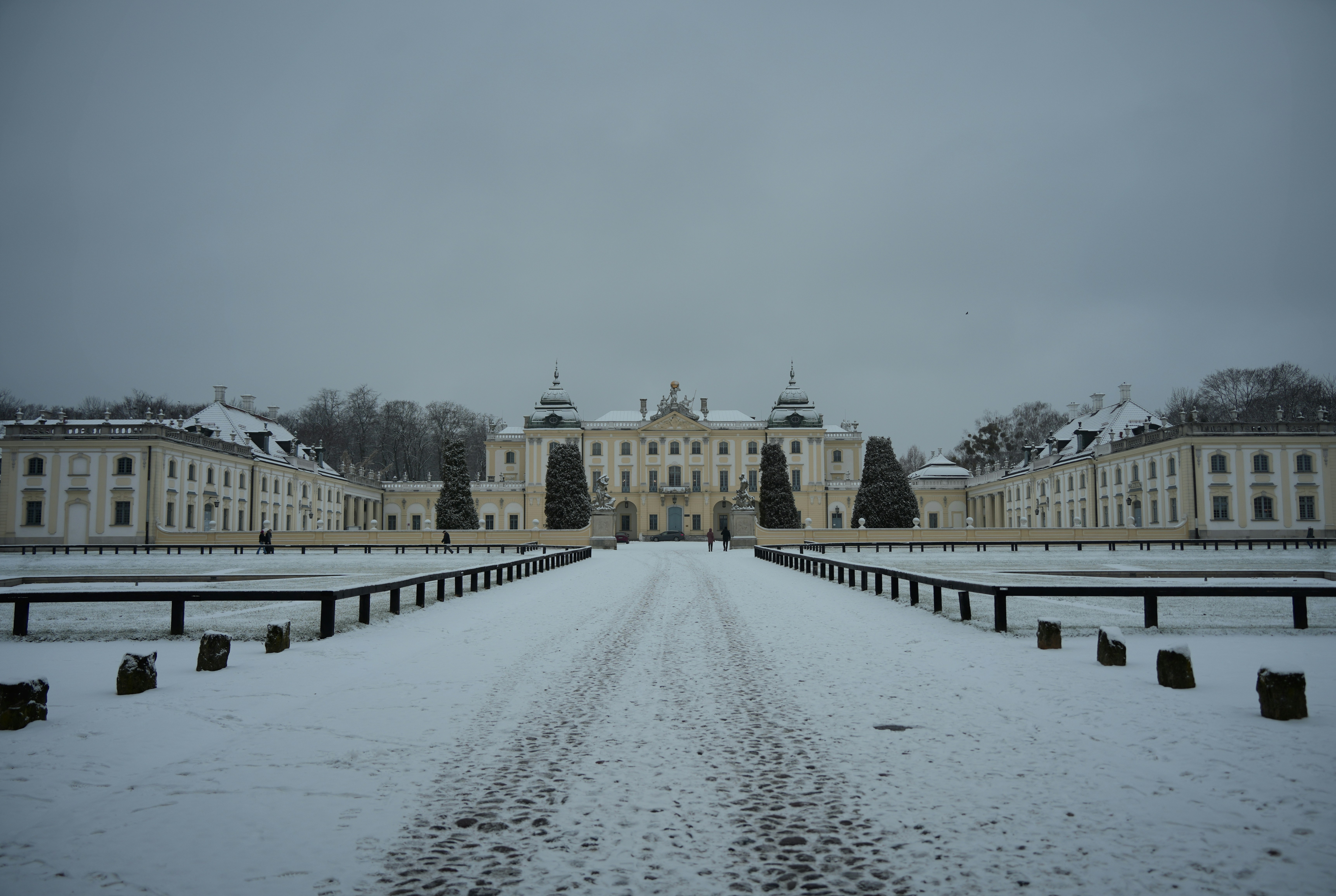 Snowbound Axis: A Central Path to the Palace
